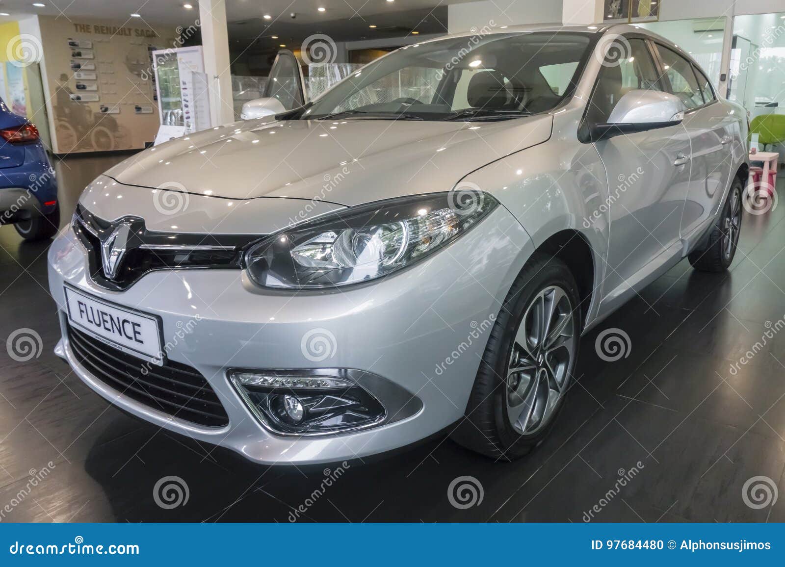 Renault Fluence Silver imagem editorial. Imagem de luxo - 97684480
