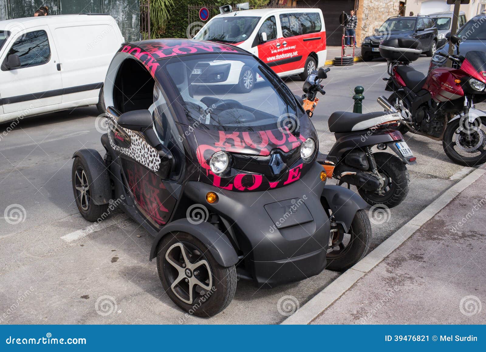 Renault Micro Car editorial photo. Image of renault, economy - 39476821