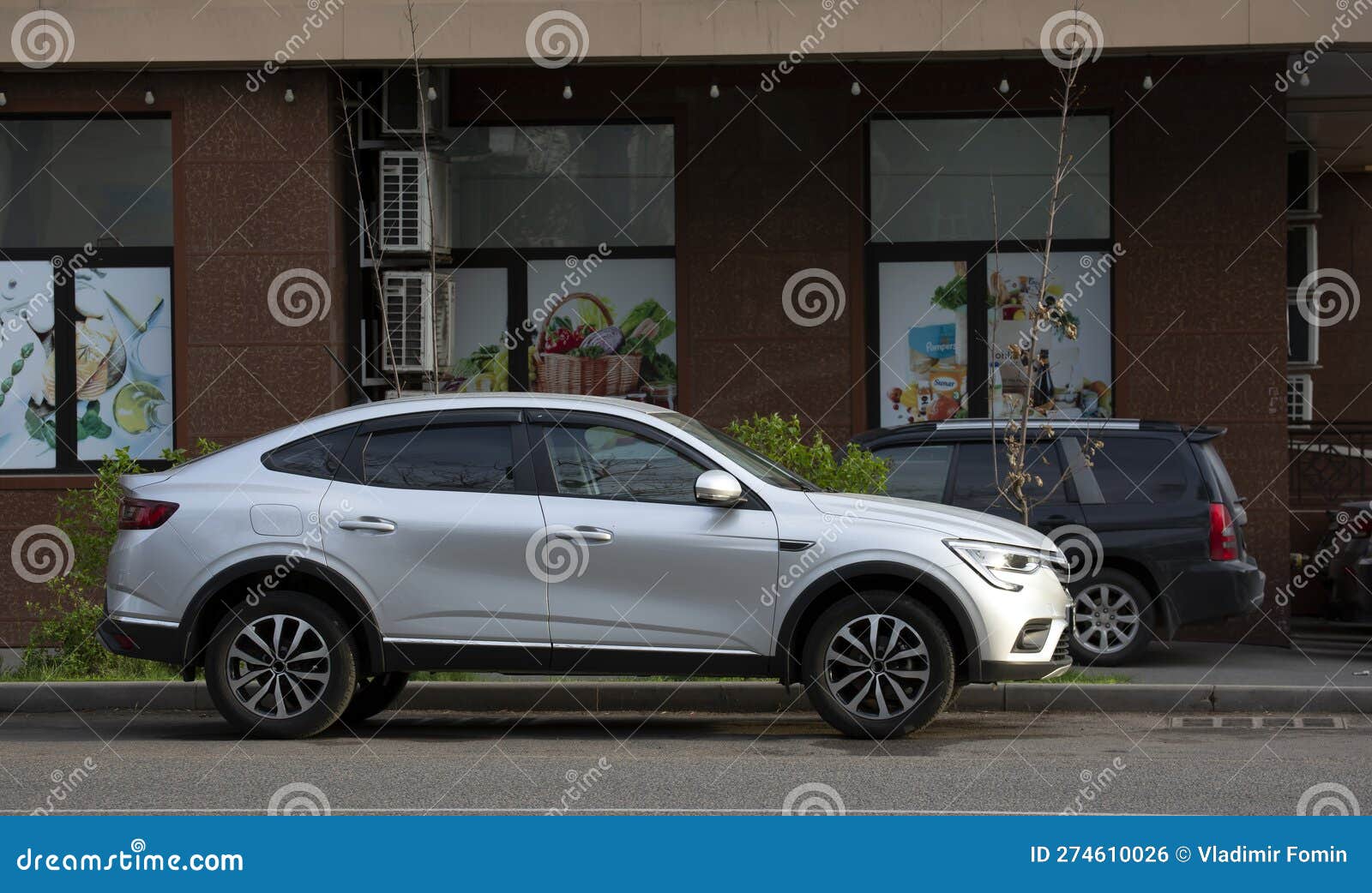 Renault silver car . editorial photo. Image of road - 274610026