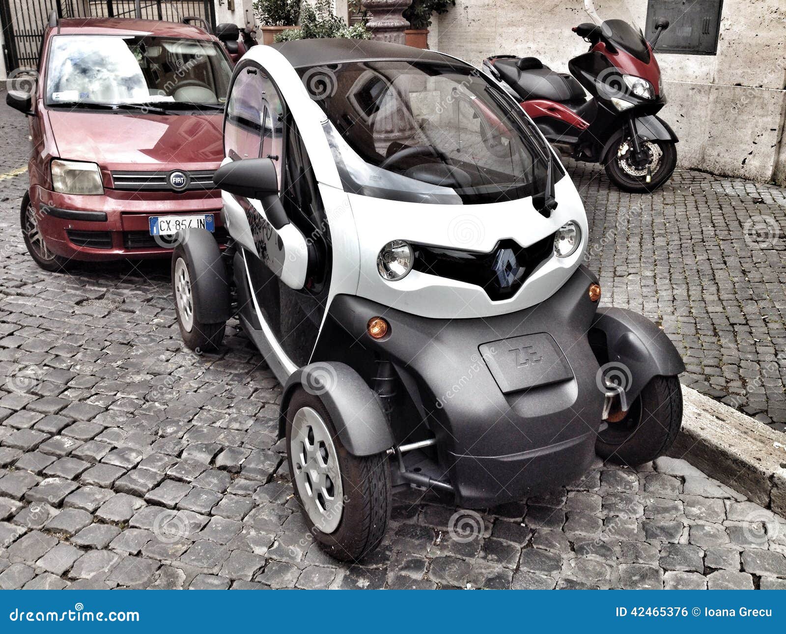 Renault tweezy photo éditorial. Image du vert, électrique - 42465376