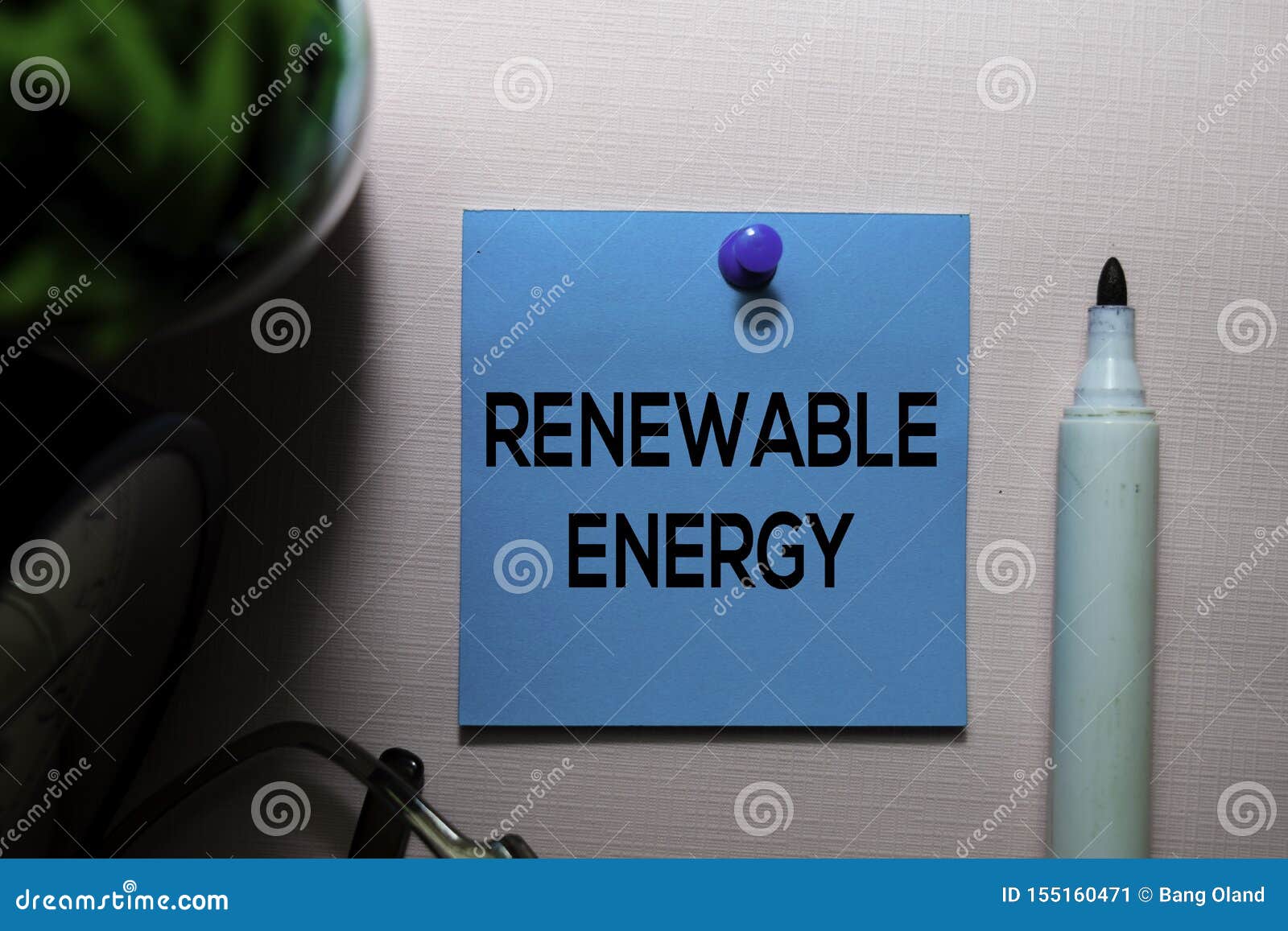 Renewable Energy Text on Sticky Notes Isolated on Office Desk Stock ...