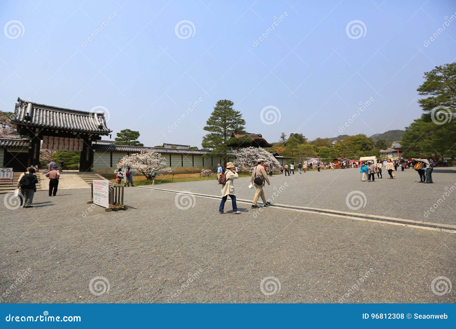 Renge-ji Temple editorial stock photo. Image of foliage - 96812308