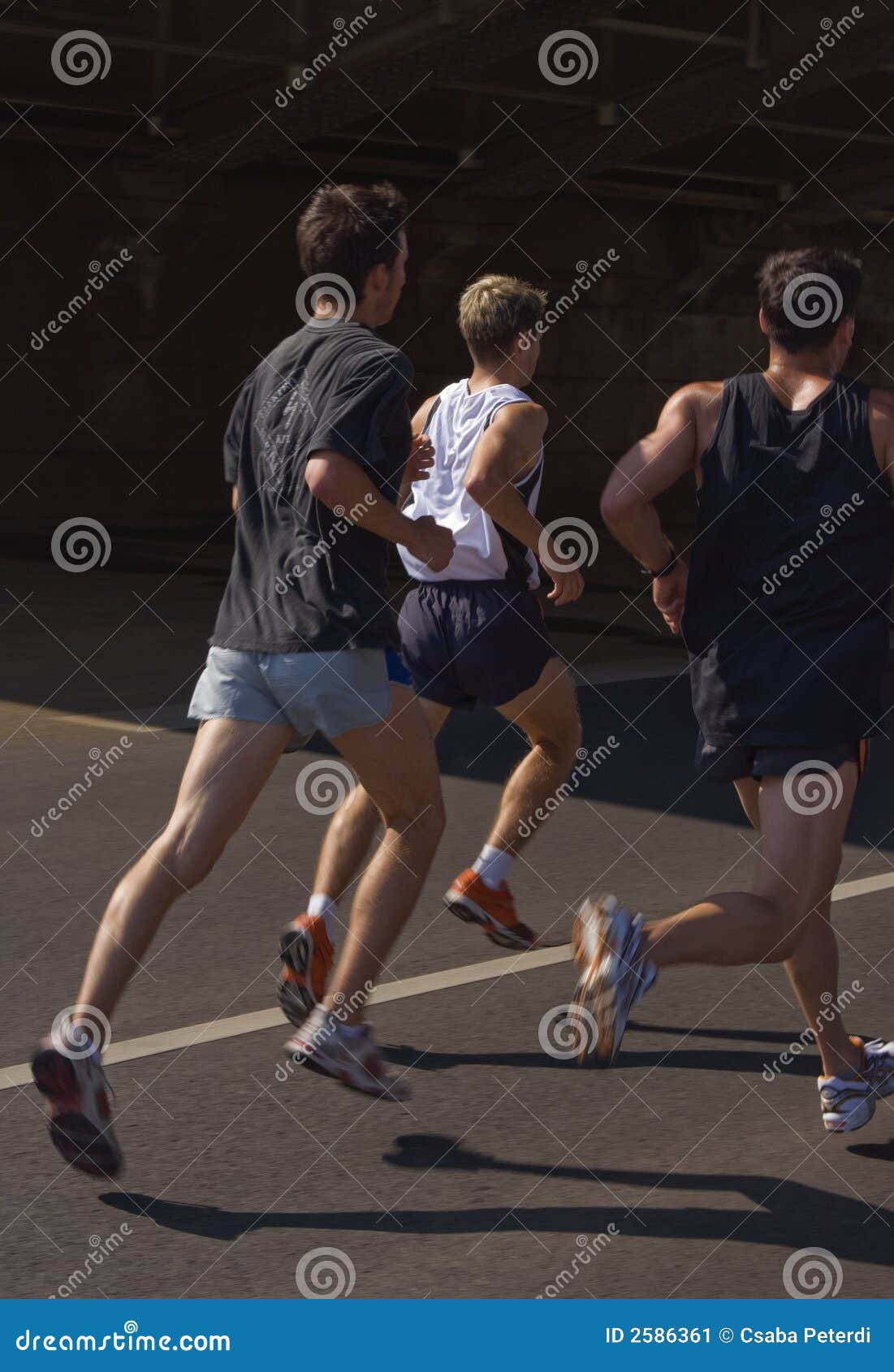 Rennende mensen stock afbeelding. Image of joggen, activiteit - 2586361