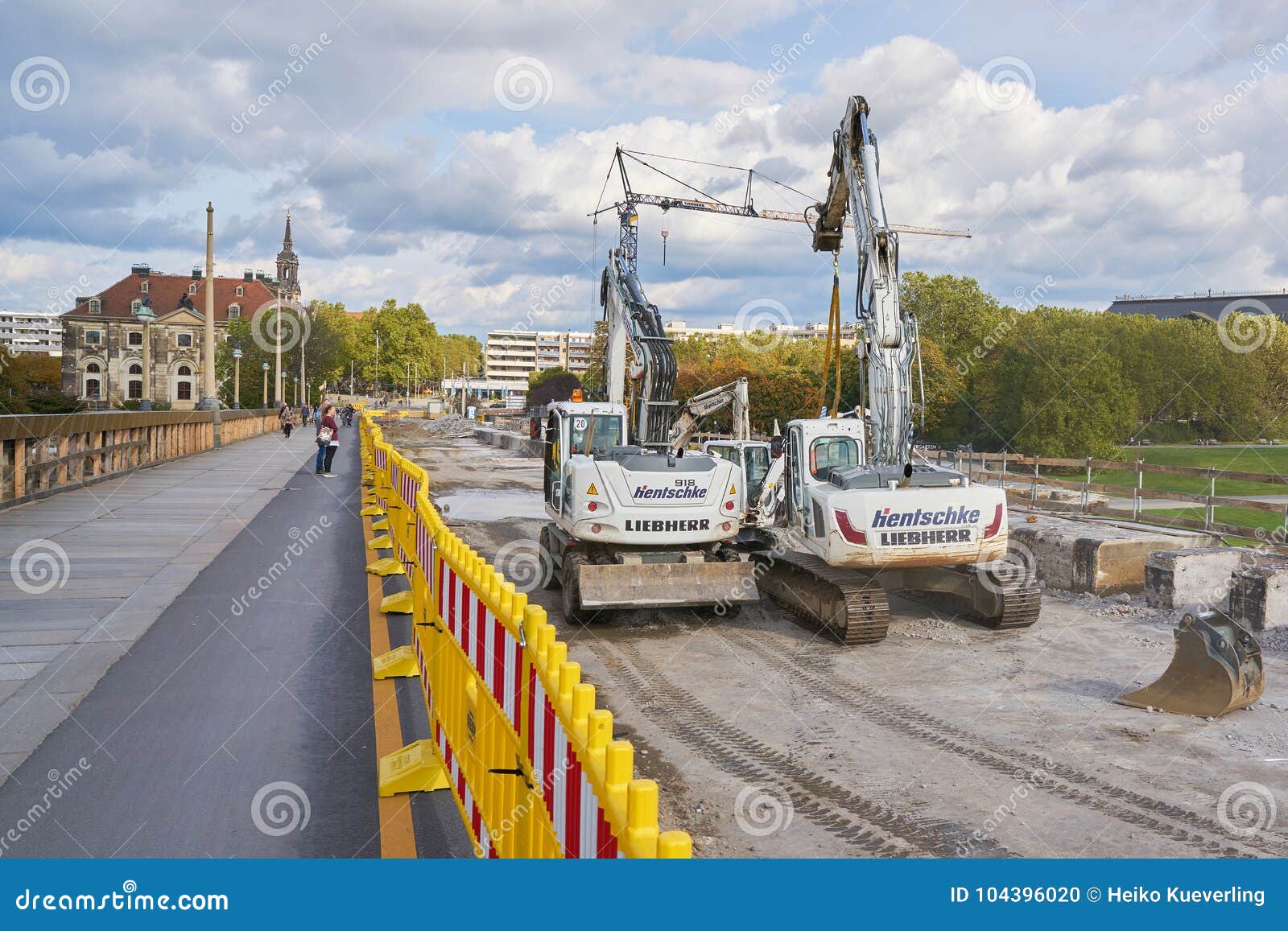 Renovation Work on the Augustus Bridge Editorial Image - Image of city ...