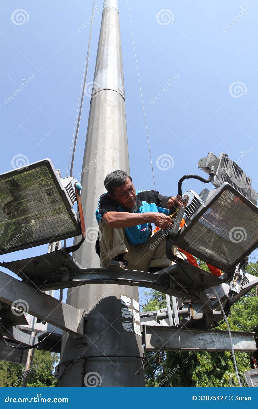 Repair city light editorial photography. Image of officer - 33875427