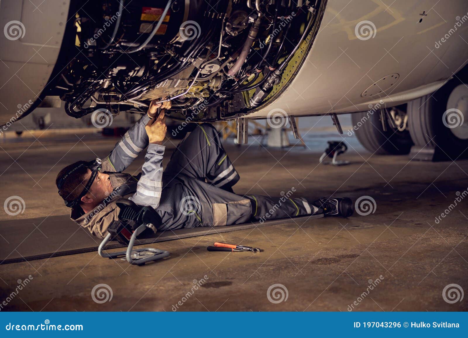 Repair and Maintenance of Aircraft Engine on the Wing of the Aircraft ... Repair and Maintenance of Aircraft Engine on the Wing of the Aircraft ...