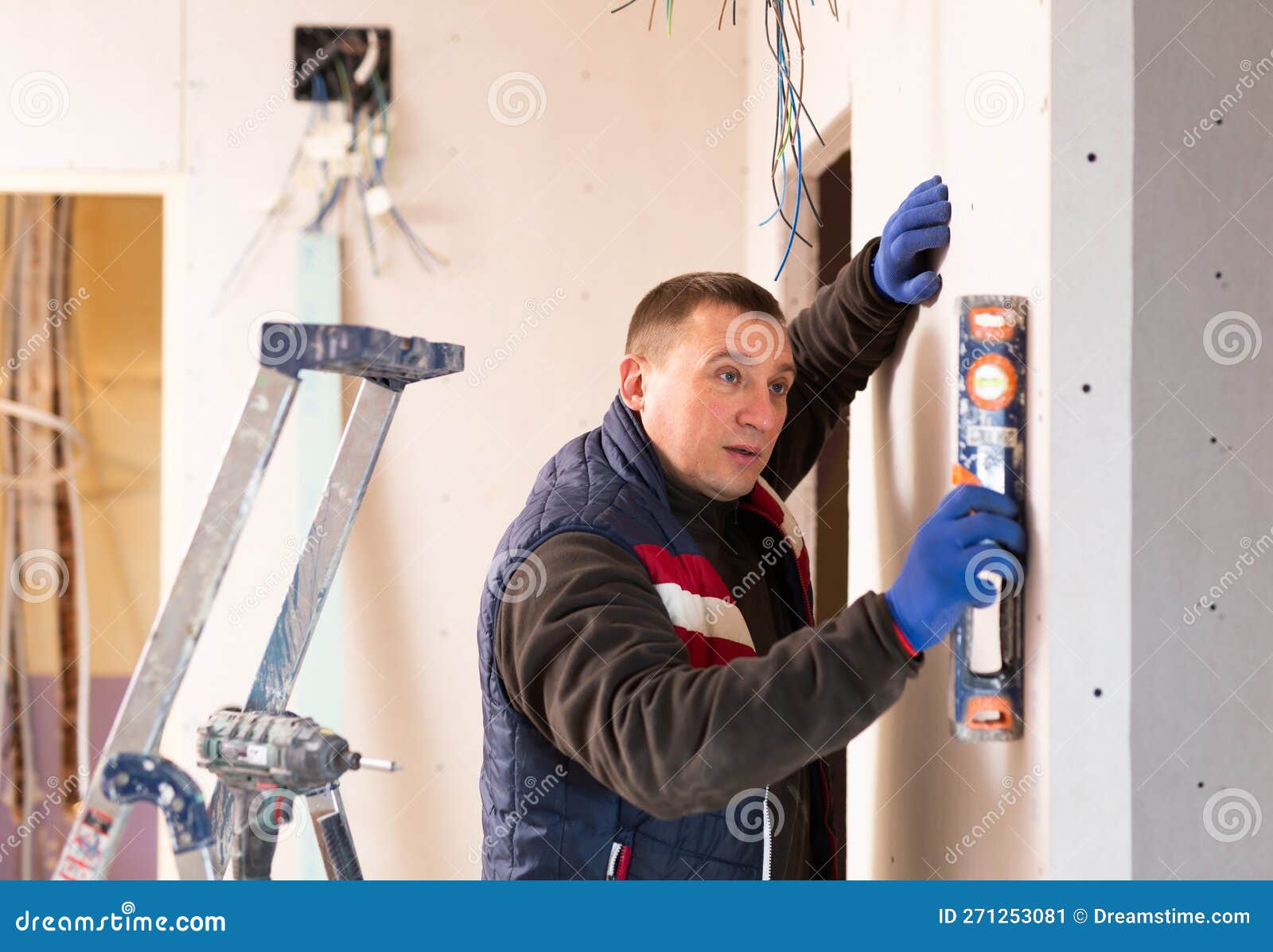 Repair Man Measuring Evenness of Wall Stock Image - Image of worker ...