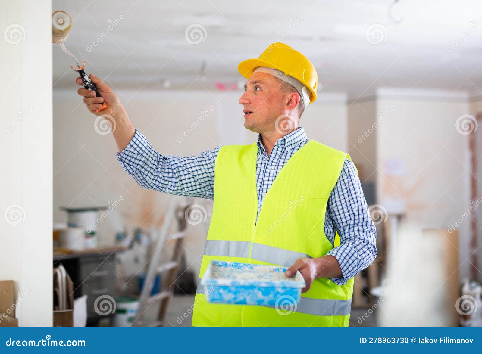 Repair Man Measuring Evenness of Wall Stock Photo - Image of painter ...