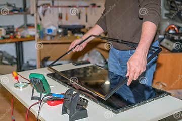 Repair of Modern TV, Disassembling the Screen To Replace the LCD Matrix ...