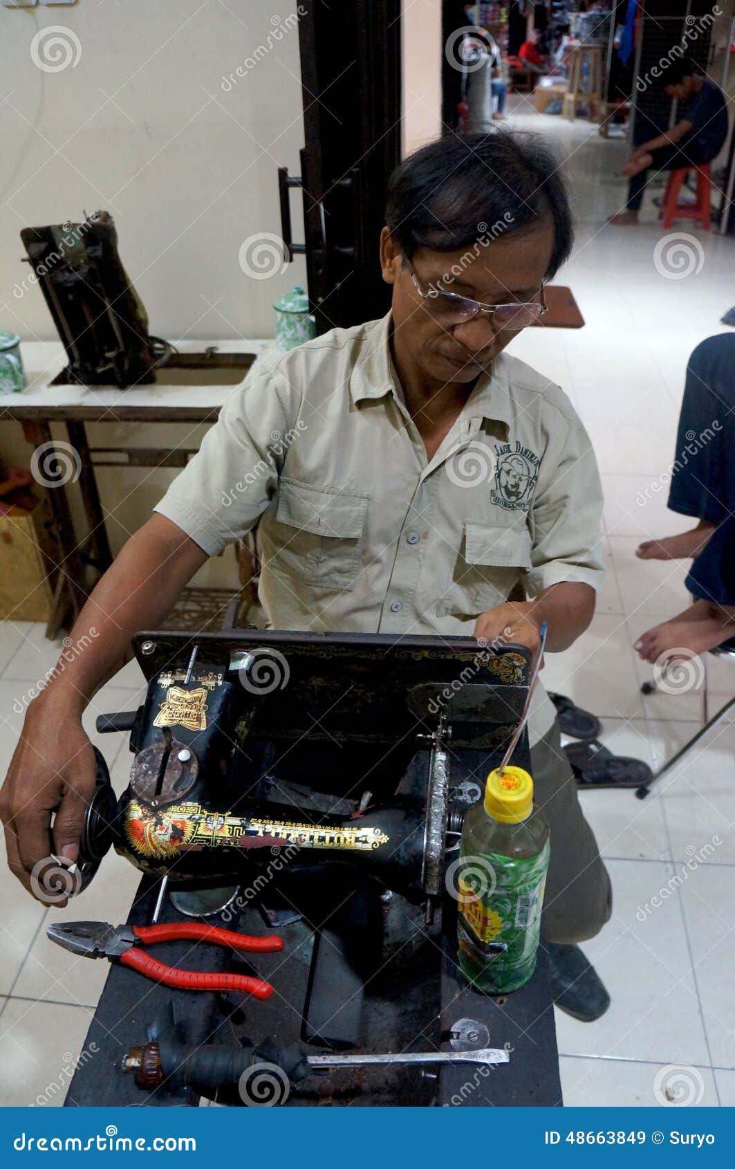 Repair sewing machine editorial stock image. Image of machine - 48663849