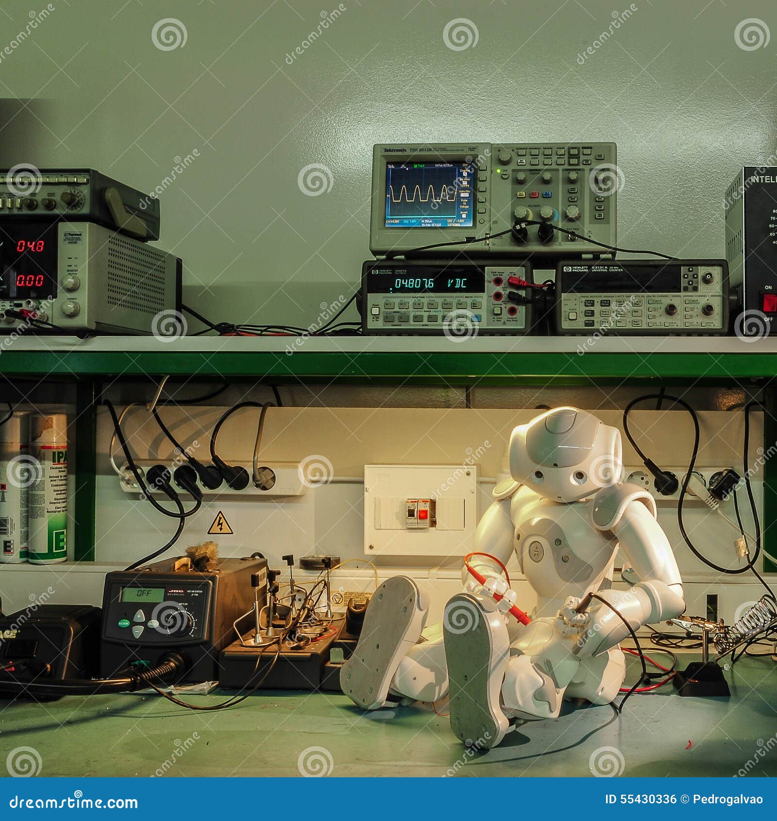 Repair time editorial photo. Image of electonics, time - 55430336