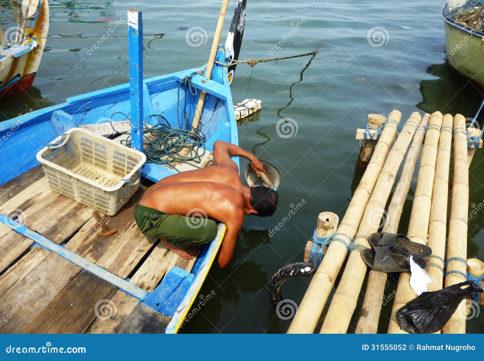 Repairing the Damaged Vessel Editorial Photography - Image of ...