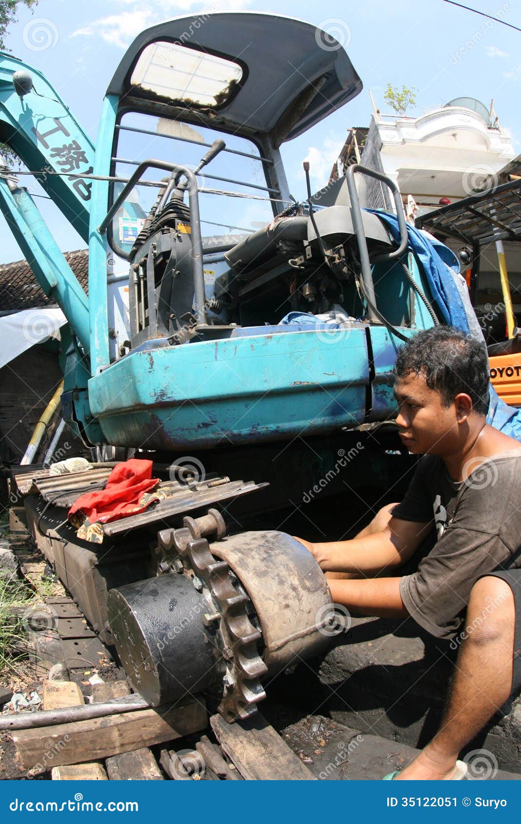 Repairing excavator editorial photo. Image of workshop - 35122051