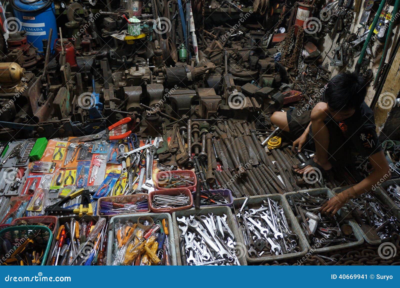 Repairing the used goods editorial photo. Image of secondhand - 40669941