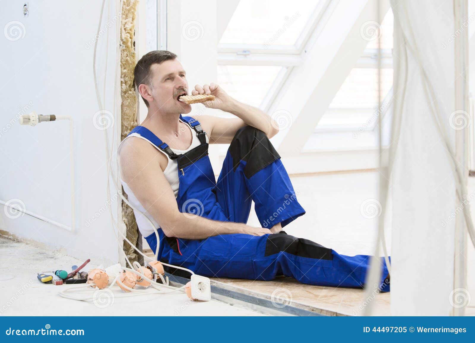 Repairman imagem de stock. Imagem de contratante, instalar - 44497205