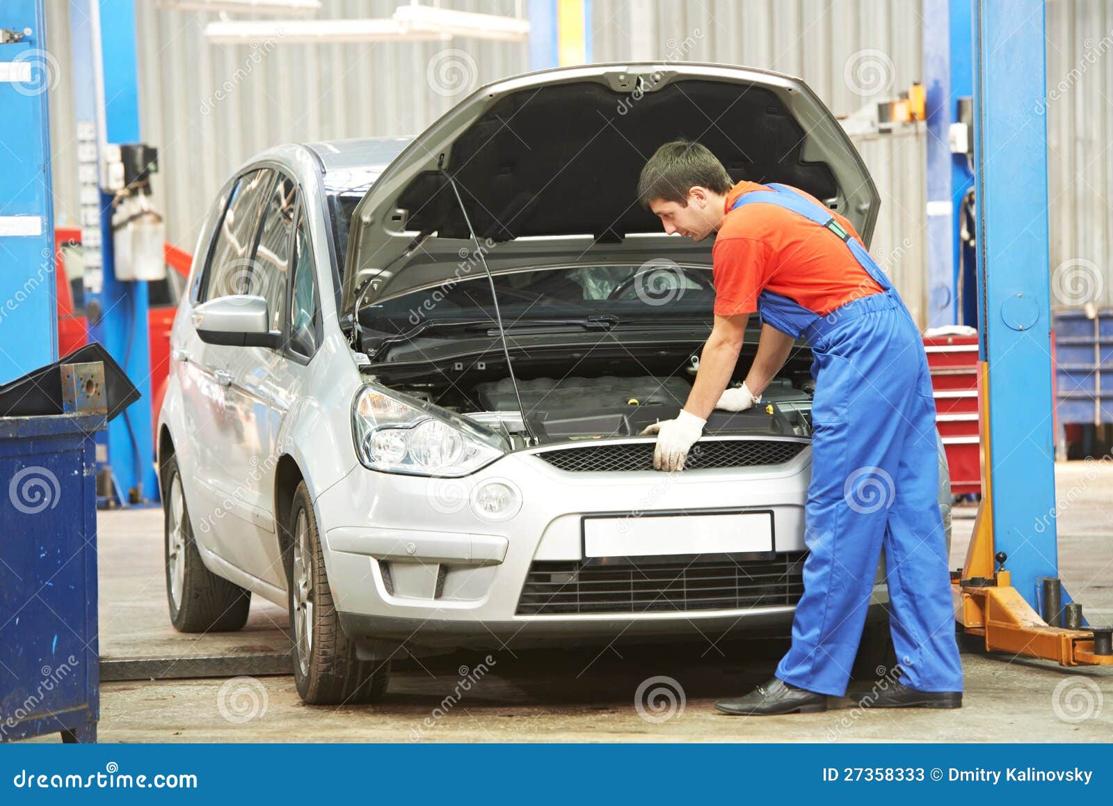 Repairman Auto Mechanic at Work Stock Image - Image of engine, repair ...