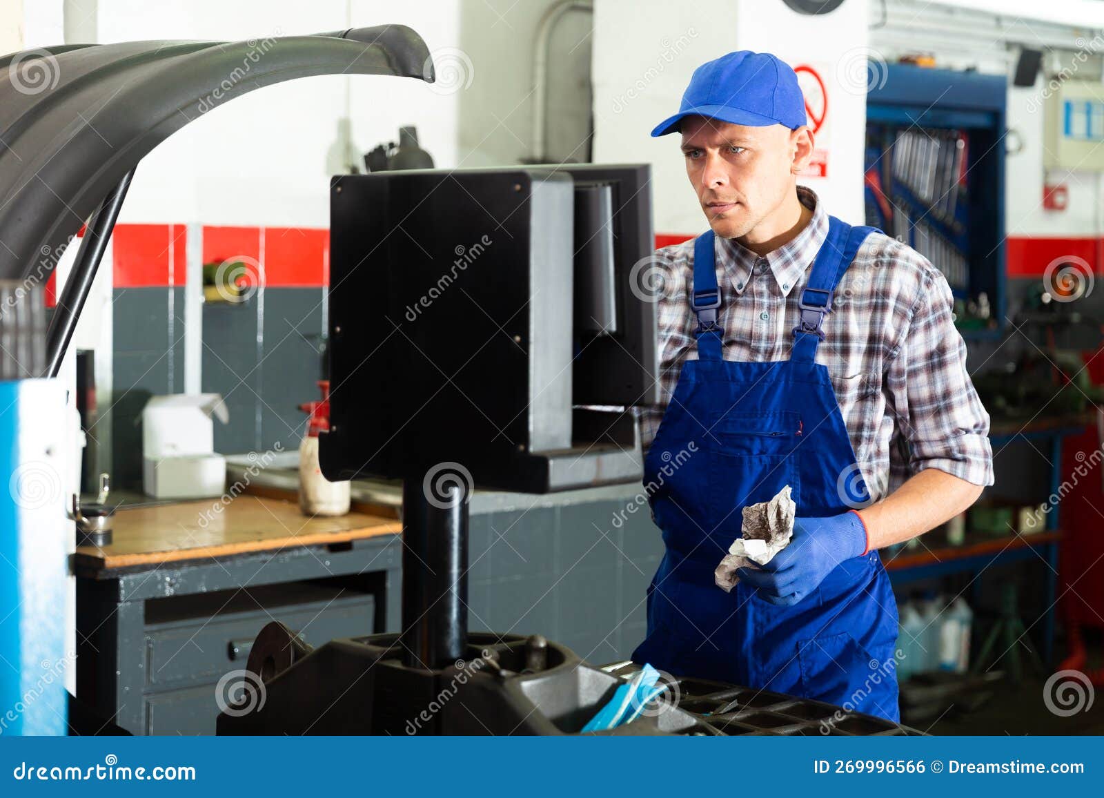 Repairman Mechanic at Wheel Balancing Using Computer Stock Photo ...