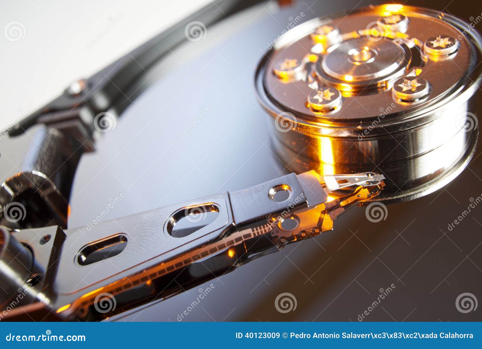 Reparando Um Componente De Computador Imagem de Stock - Imagem de ...