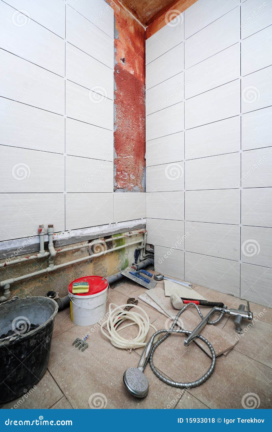 Reparatur im Badezimmer stockfoto. Bild von schmutz, farbe - 15933018