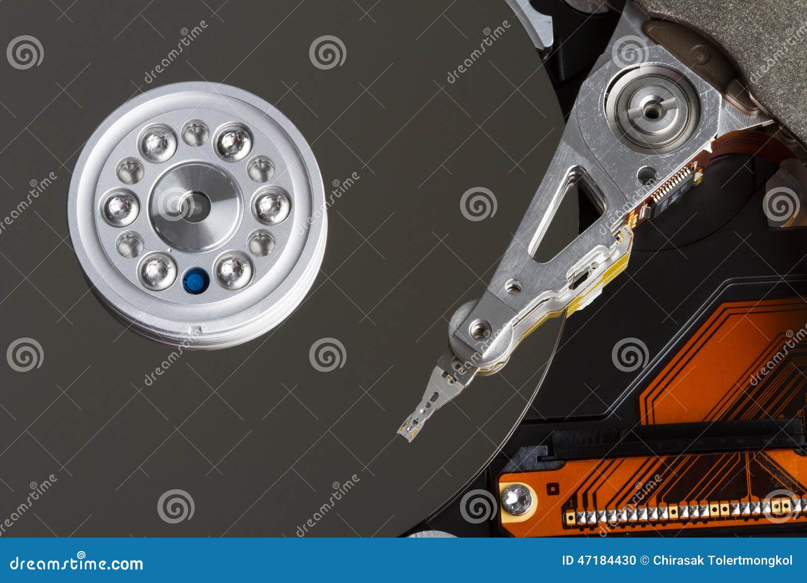Reparieren Eines Computer-Teils Stockfoto - Bild von laufwerk, binär ...