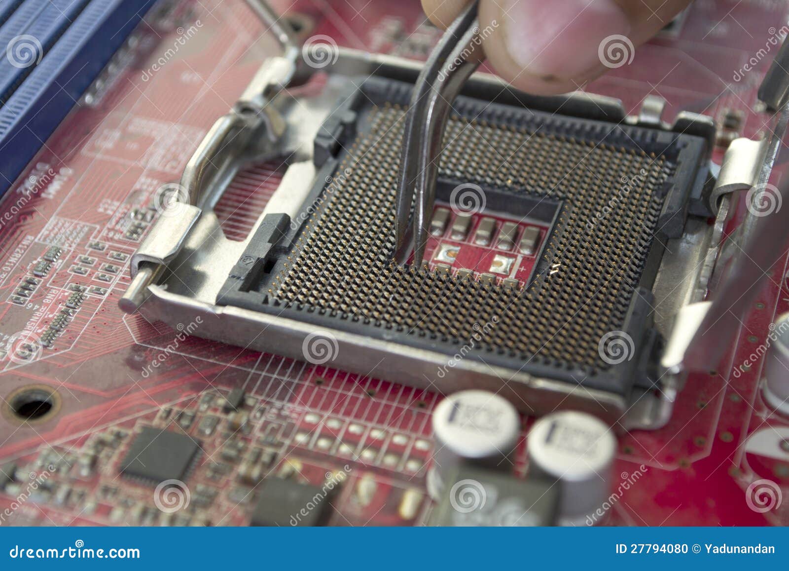 Reparo Do Soquete Do Processador Central Do Computador Foto de Stock ...