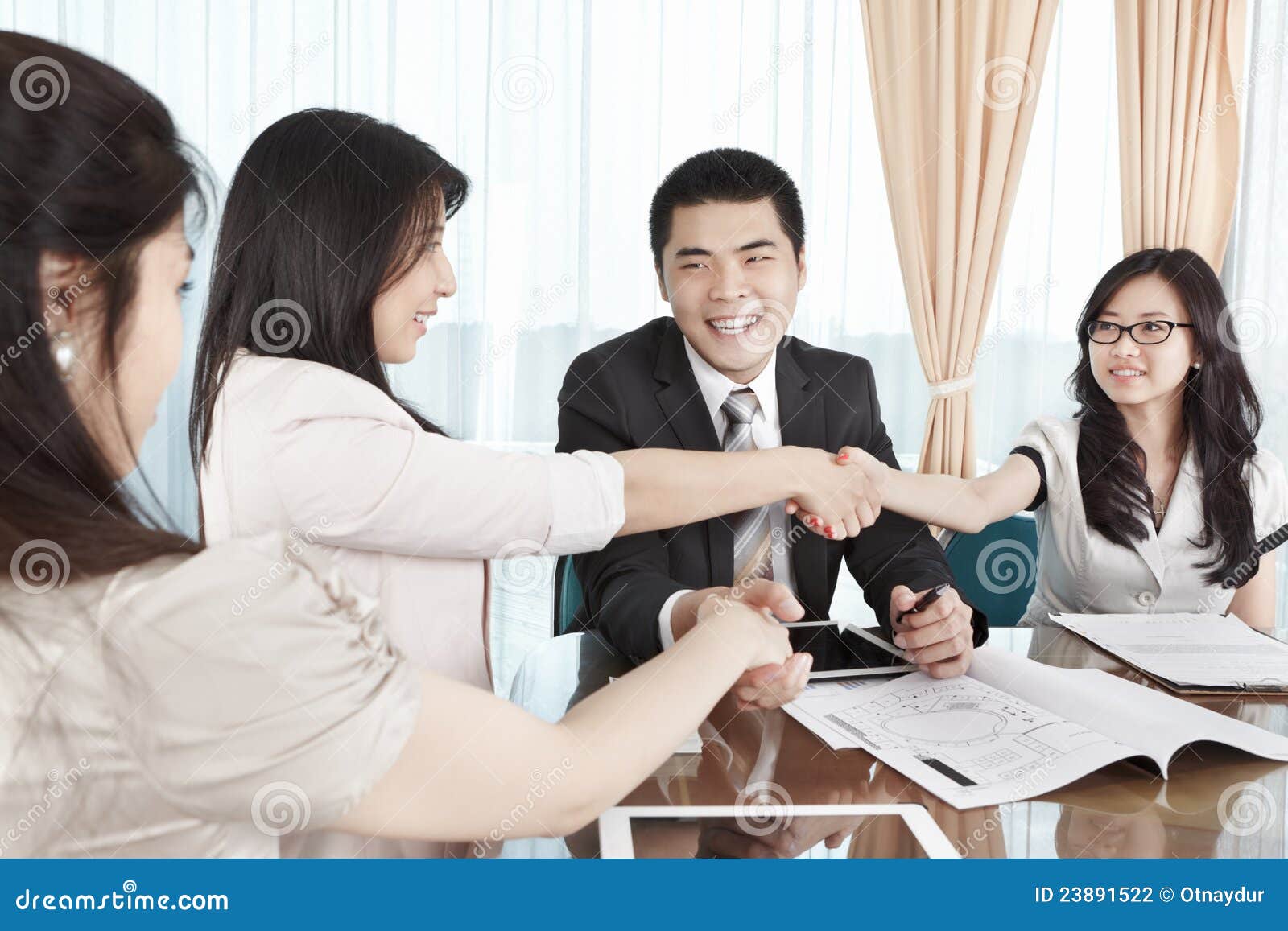 Reparto foto de archivo. Imagen de hombres, grupo, negocios - 23891522