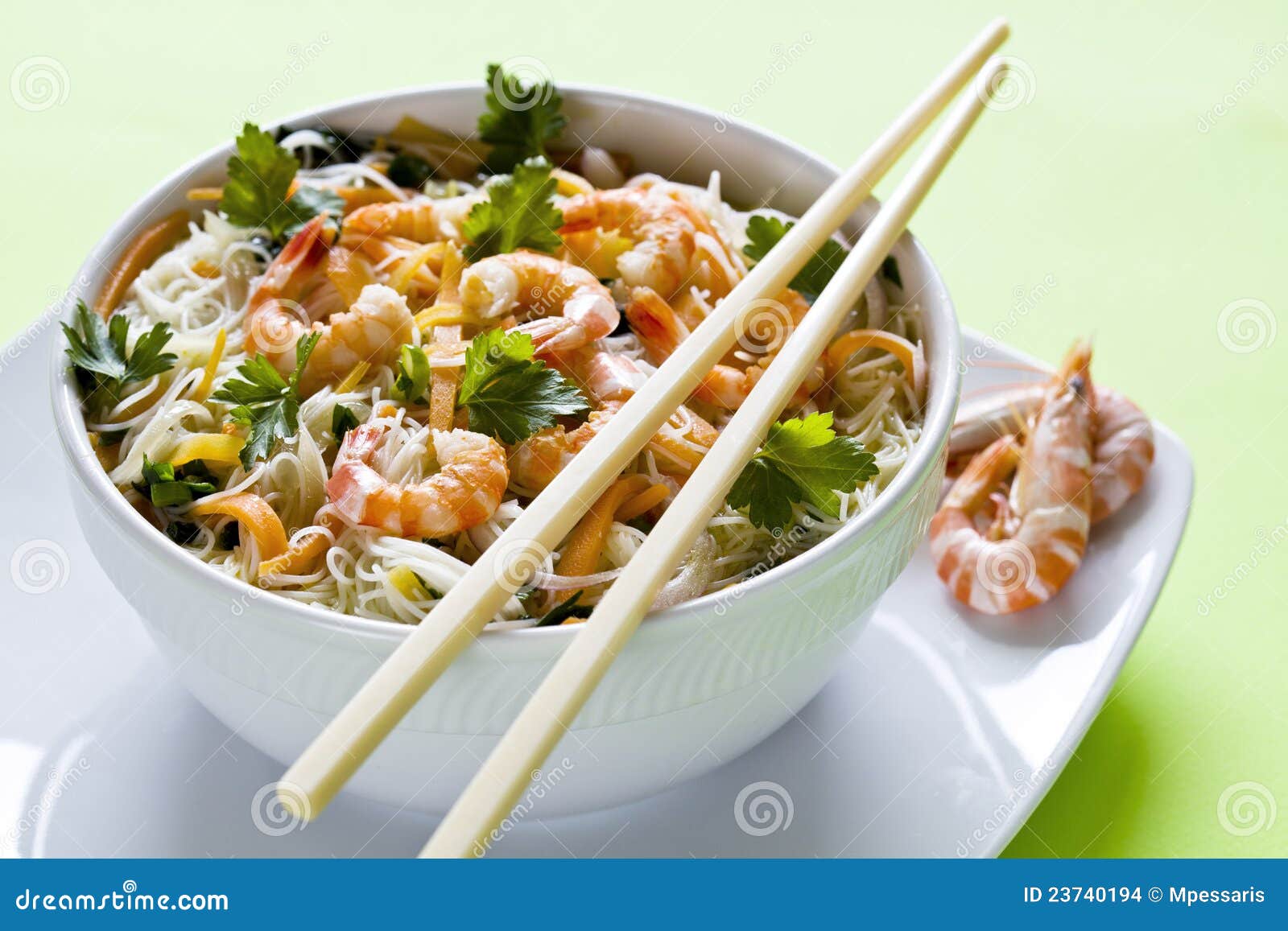Repas Chinois Avec Des Crevettes Photo stock - Image du vert, orange ...