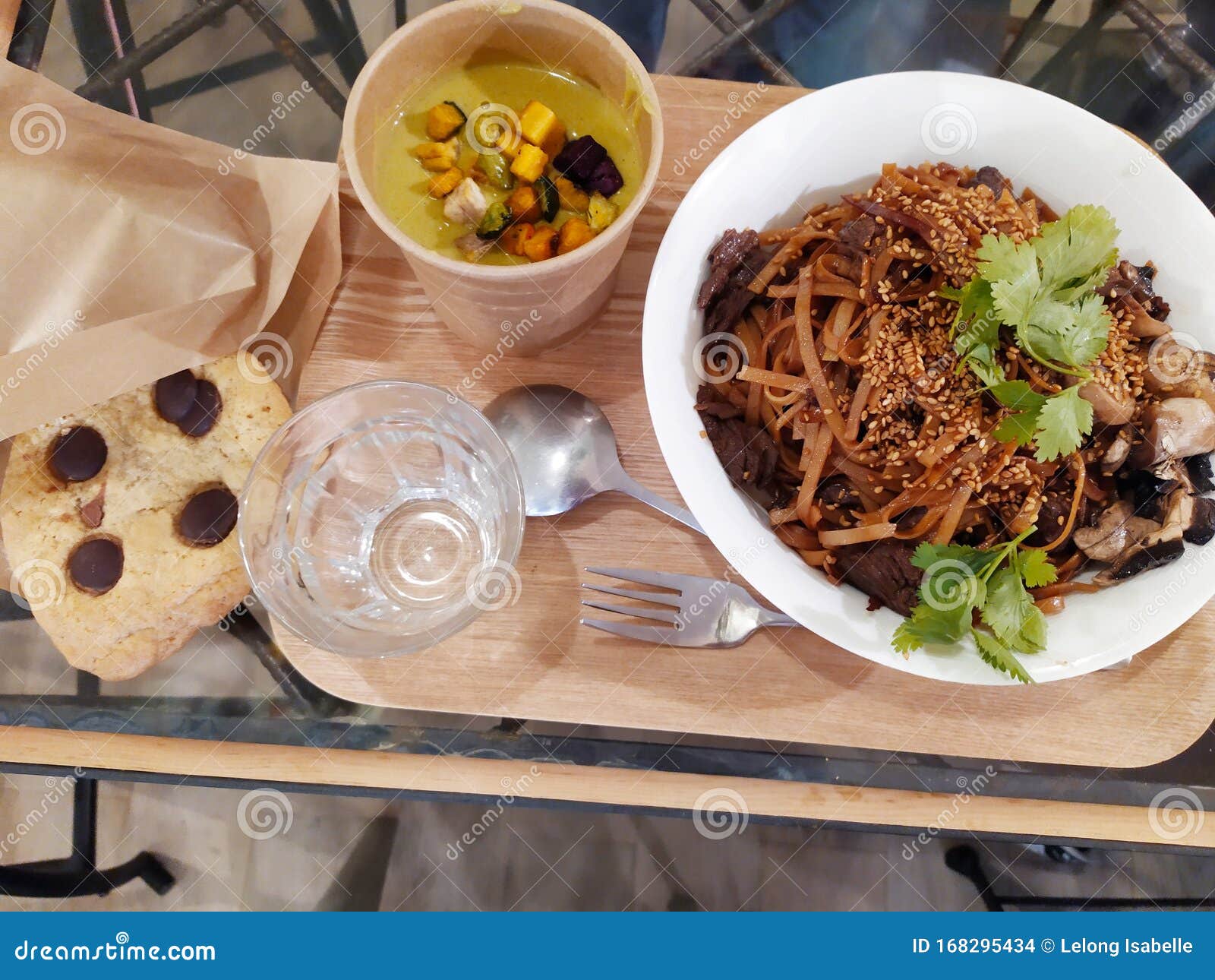 Repas stock photo. Image of repas, gateau, cuisine, restaurant - 168295434