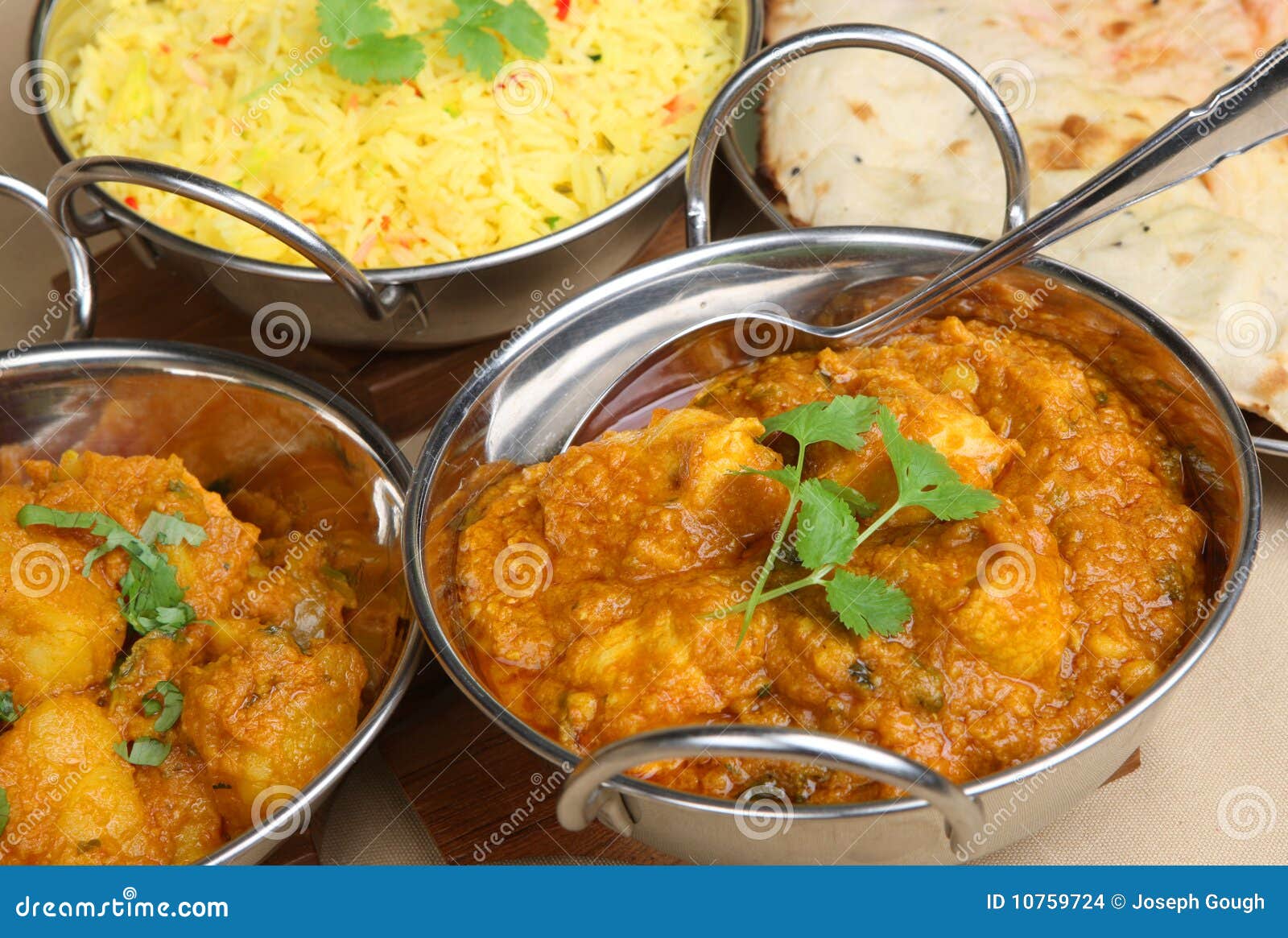 Repas Indien De Cari De Poulet Photo stock - Image du pain, nourriture ...