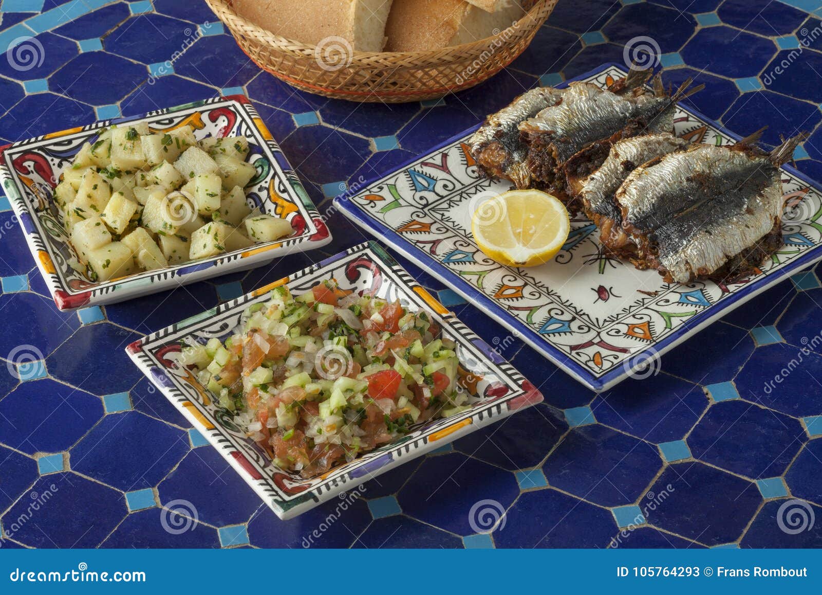 Repas Marocain Avec Un Grand Choix De Plats Image stock - Image of ...