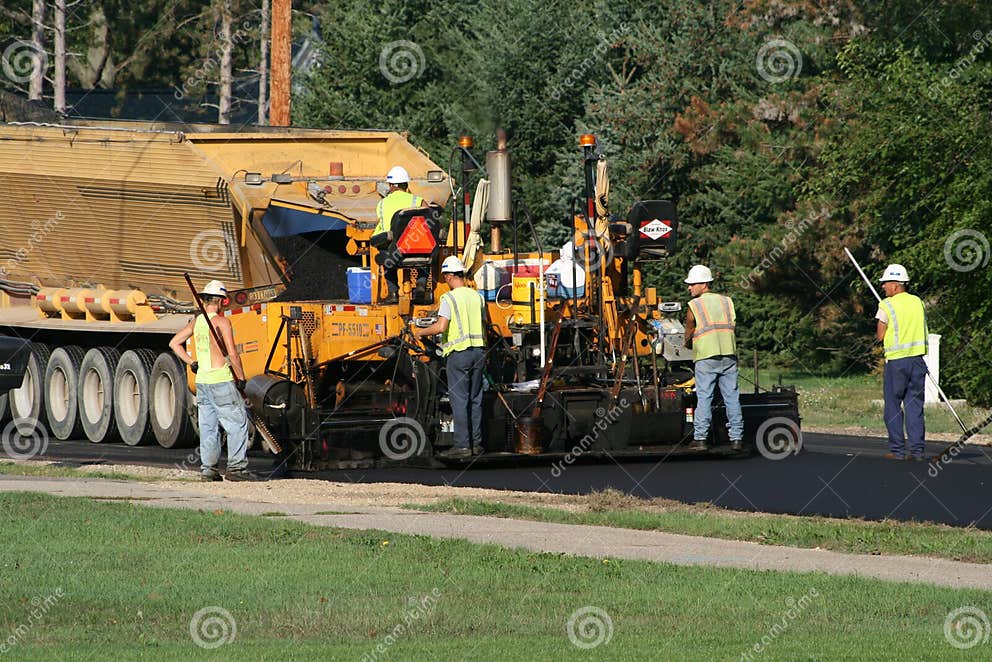Repaving a road editorial photography. Image of street - 20507787