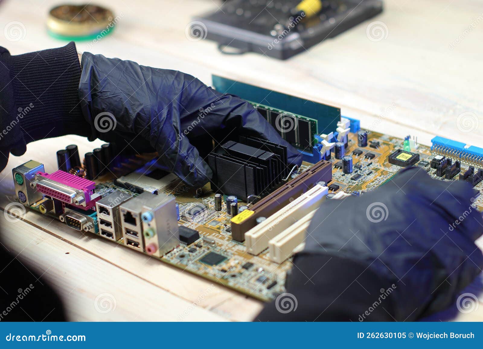 Replacement of the Chipset Cooling System from the Computer Motherboard ...