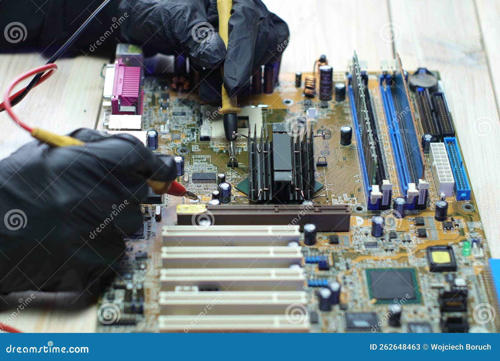 Replacement of the Chipset Cooling System from the Computer Motherboard ...