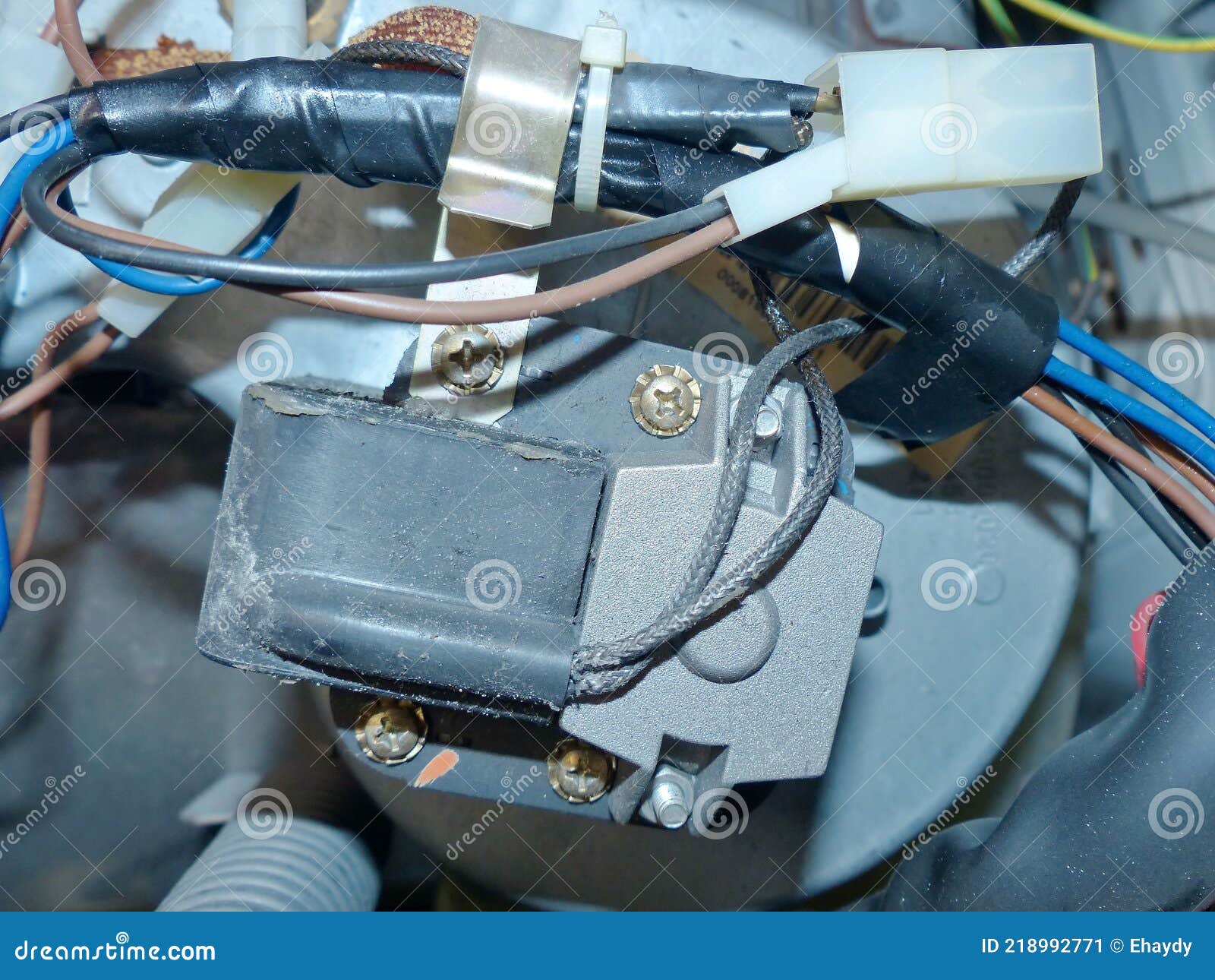 Replacement of the Control Unit Programmer of the Washing Machine that ...