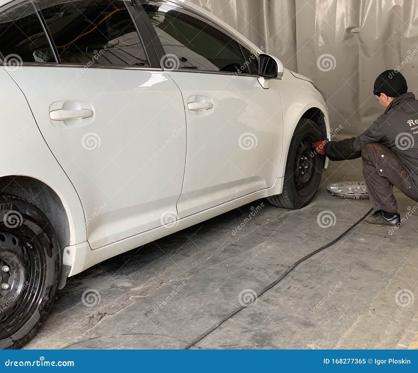 Replace The Wheels On The Bus. Sri Lanka Editorial Photo ...