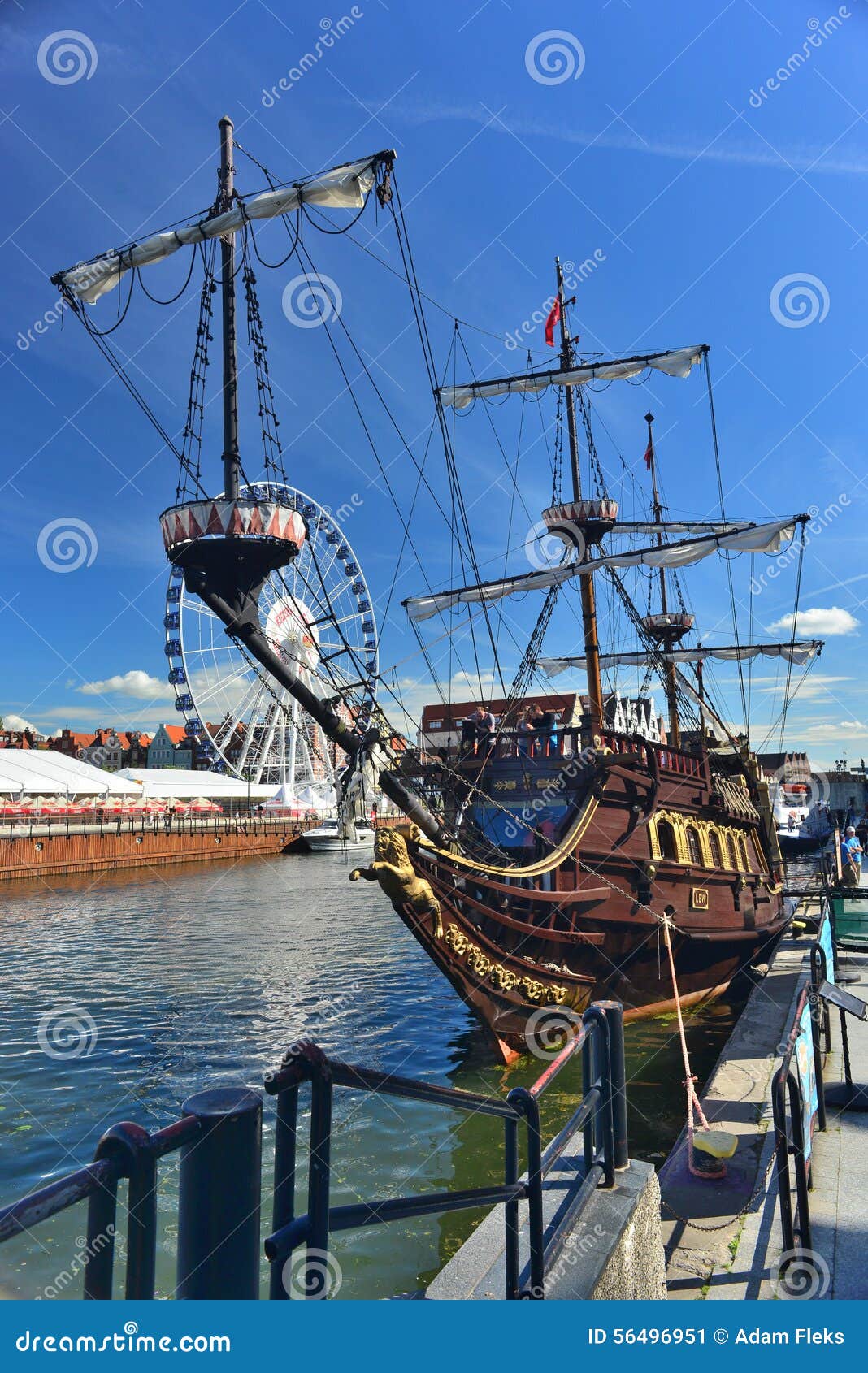 Replica Van Een Oud Zeilschip Redactionele Foto - Image of schipbreuk ...