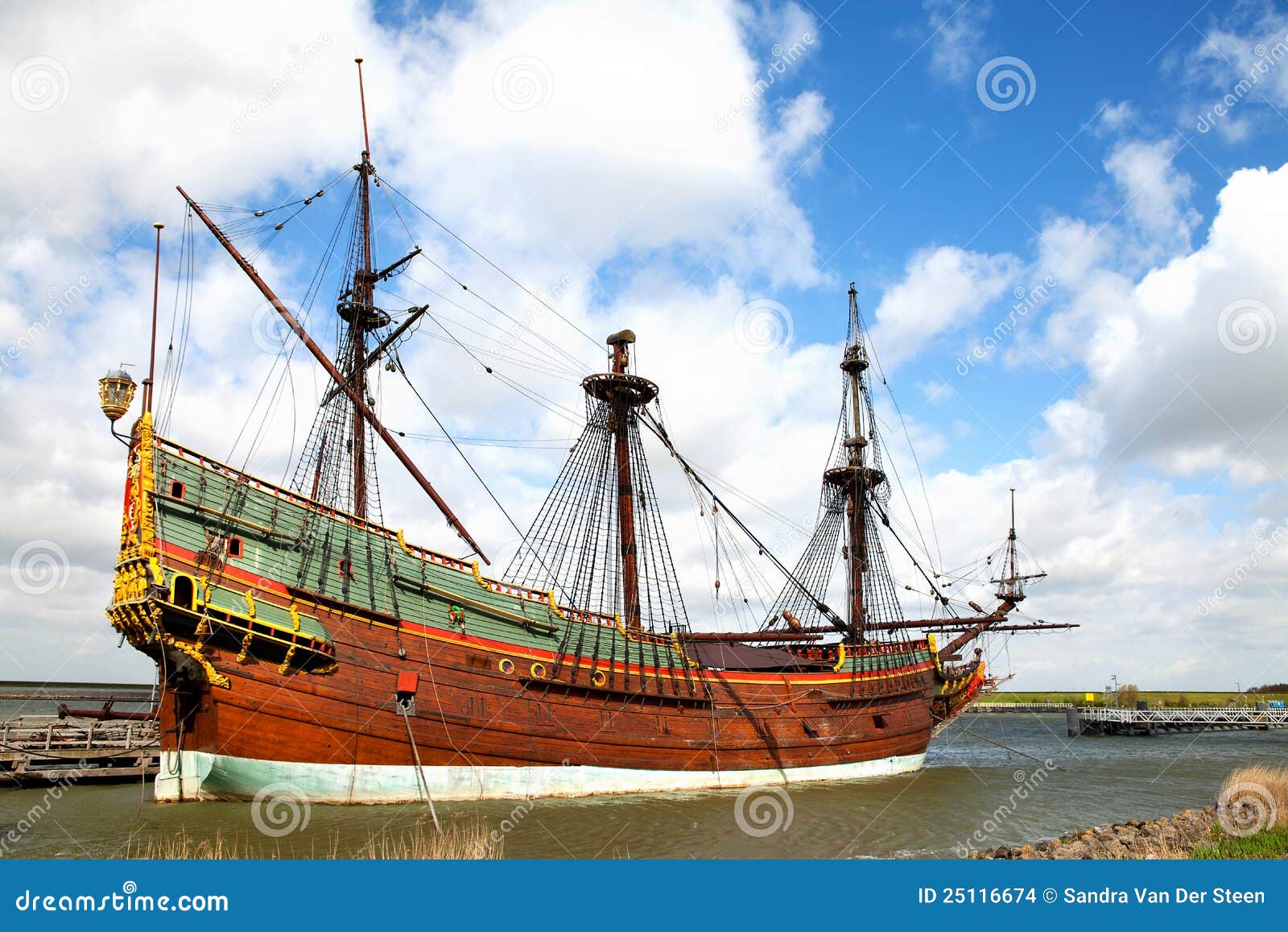 Replica Van Nederlands Lang Schip Batavia Stock Foto - Image of ...