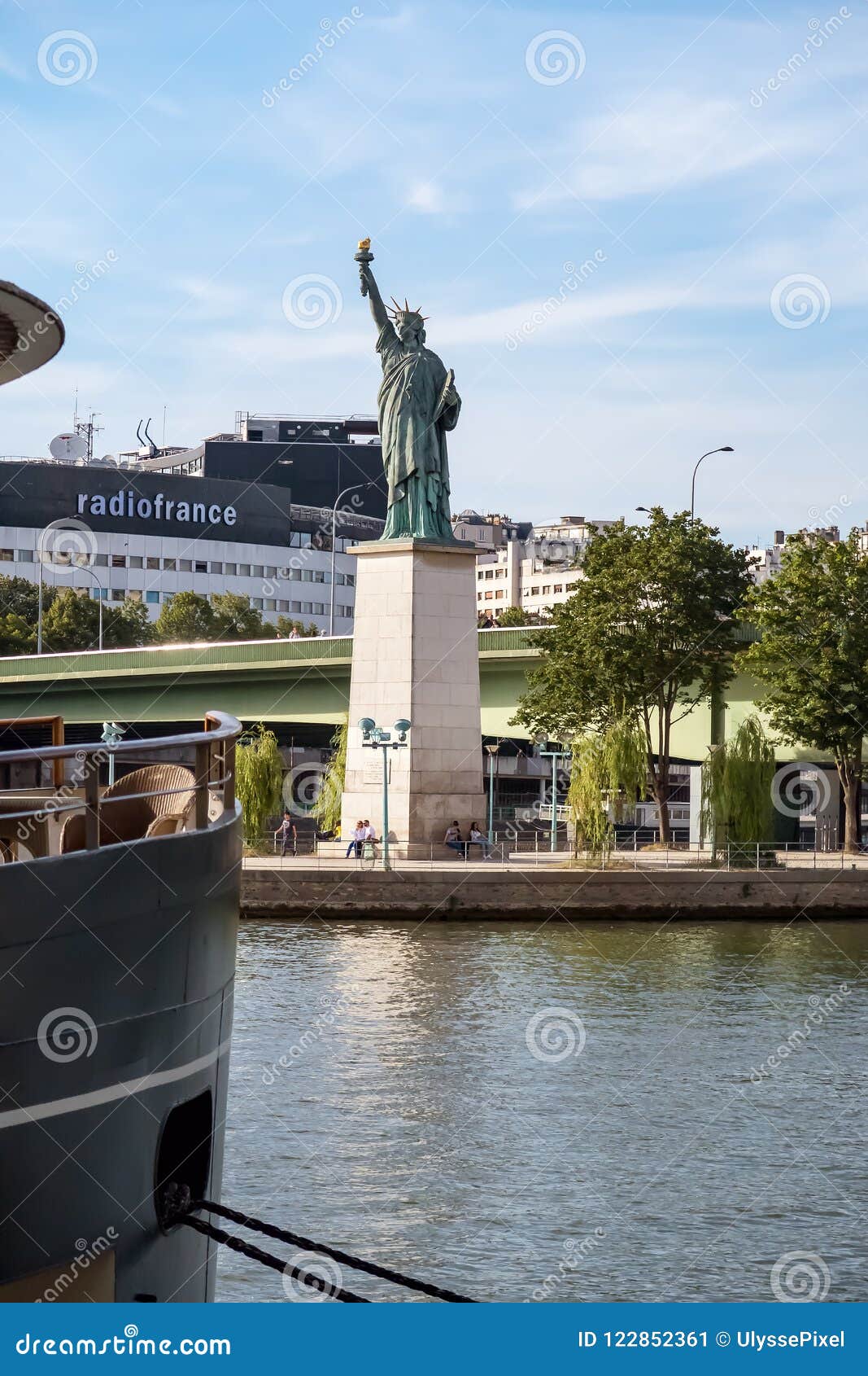 Replik Des Freiheitsstatuen - Paris, Frankreich Redaktionelles Foto ...