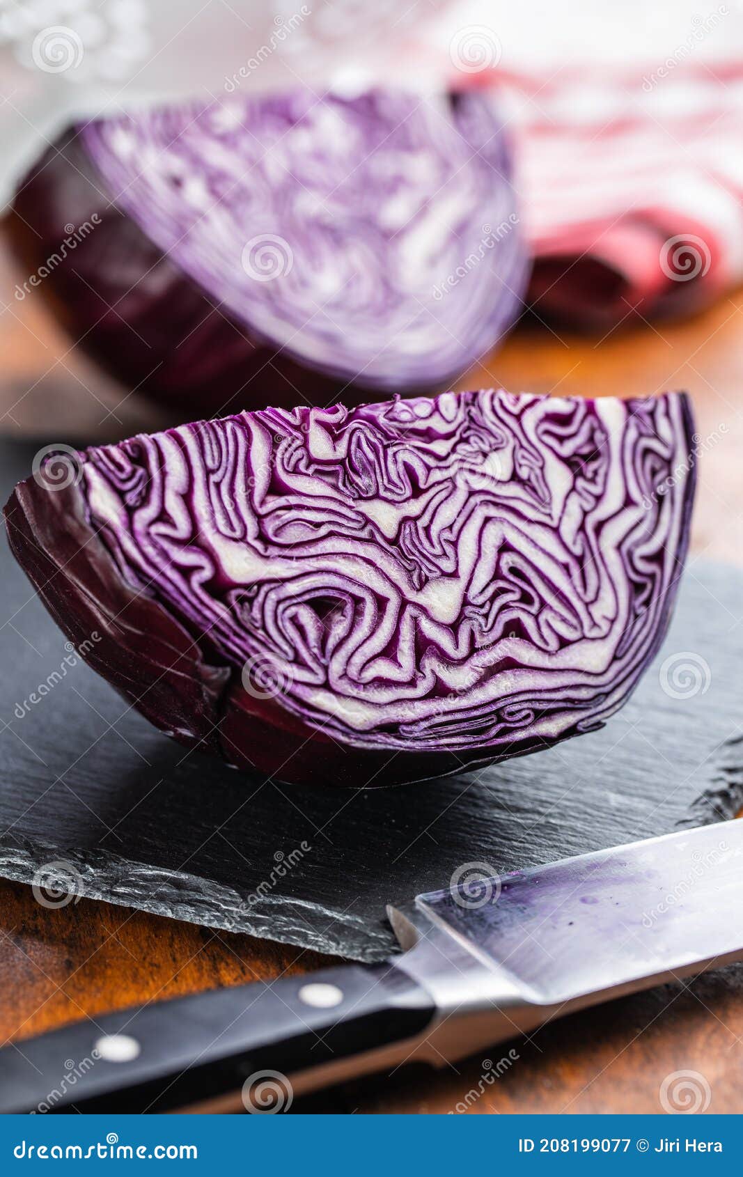 Repollo rojo fresco imagen de archivo. Imagen de medio - 208199077