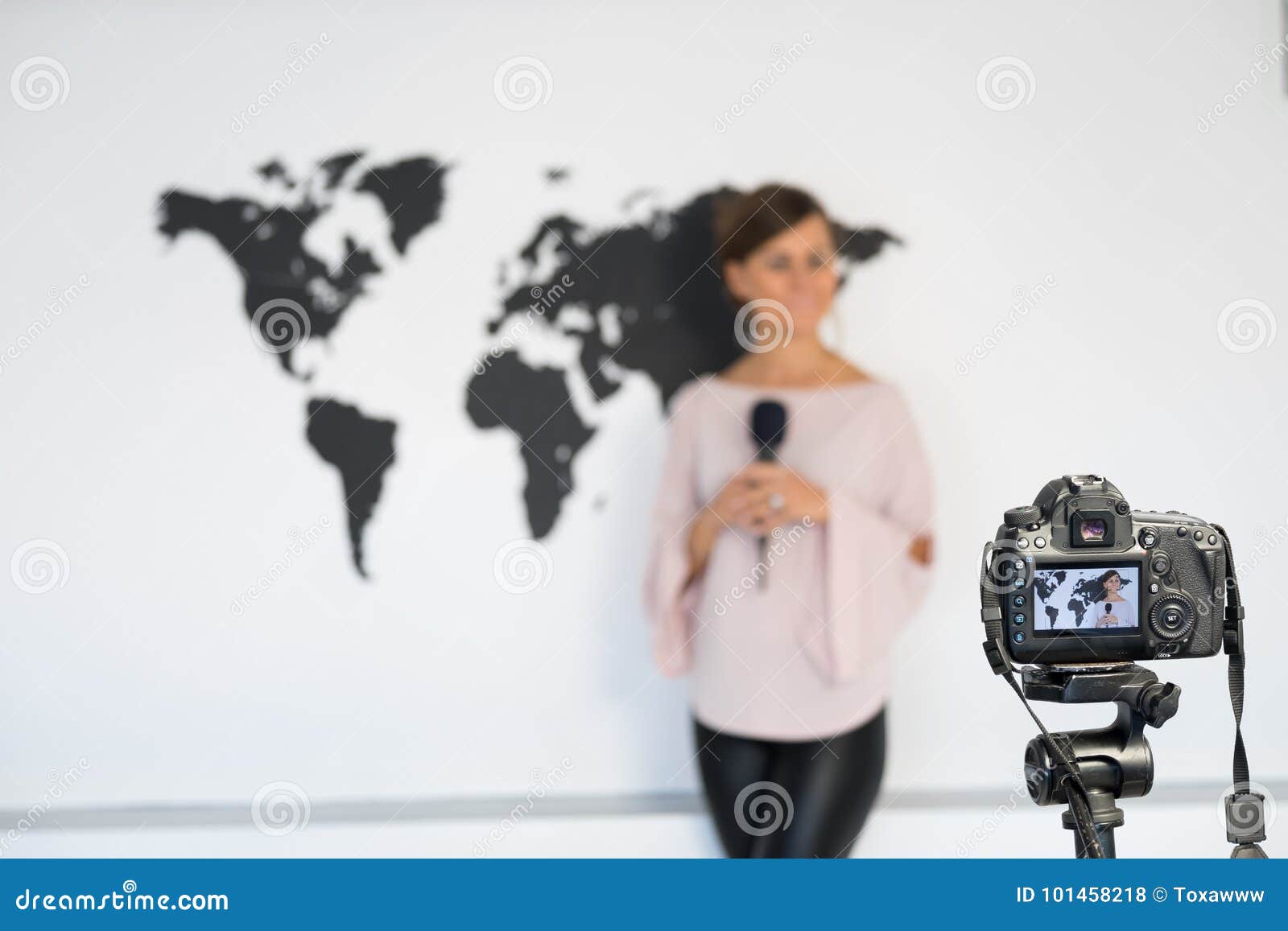 Reportage De Journaliste Du Studio Photo stock - Image du attrayant ...