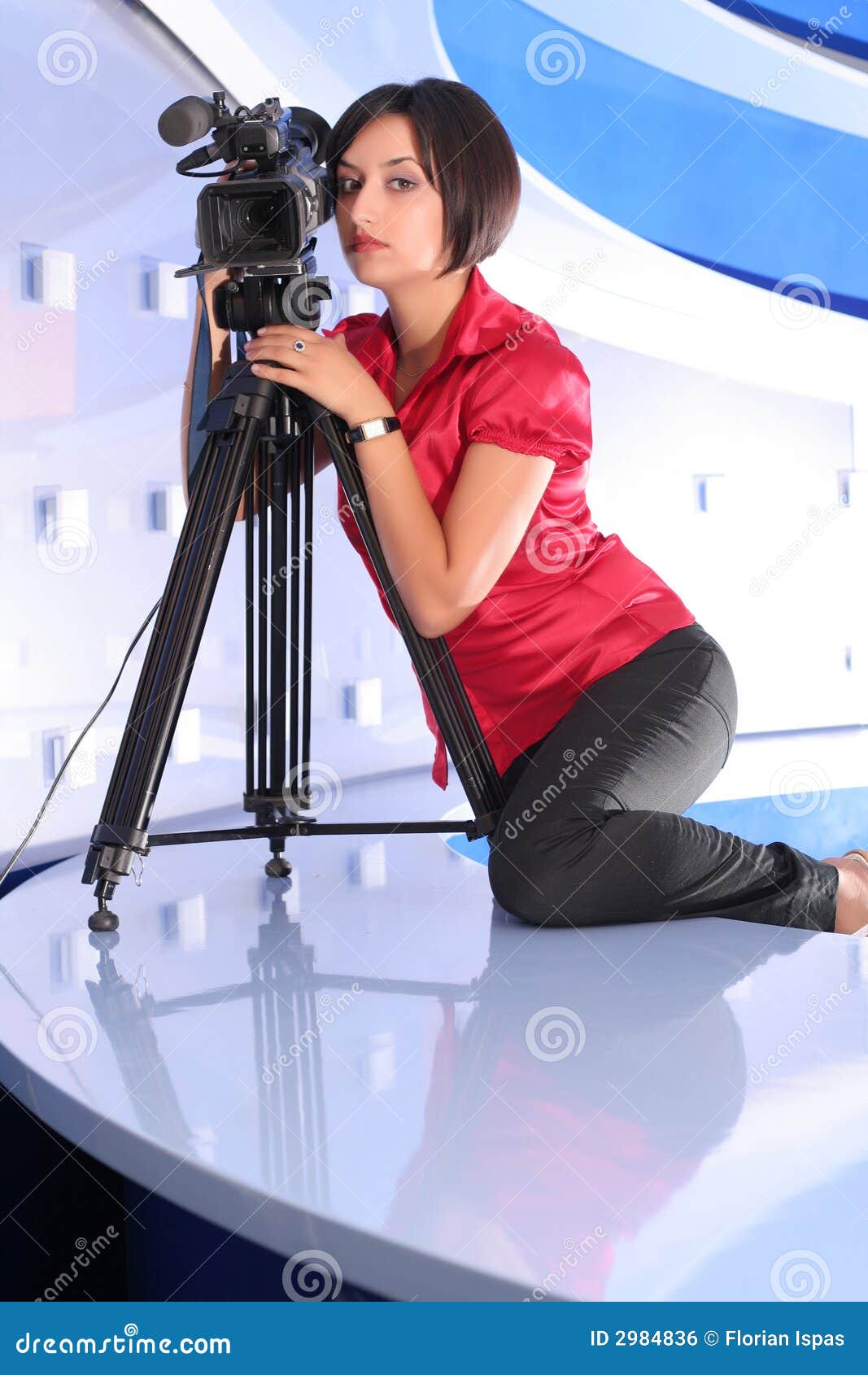 Reporter Della TV In Studio Immagine. Immagine: 2984836