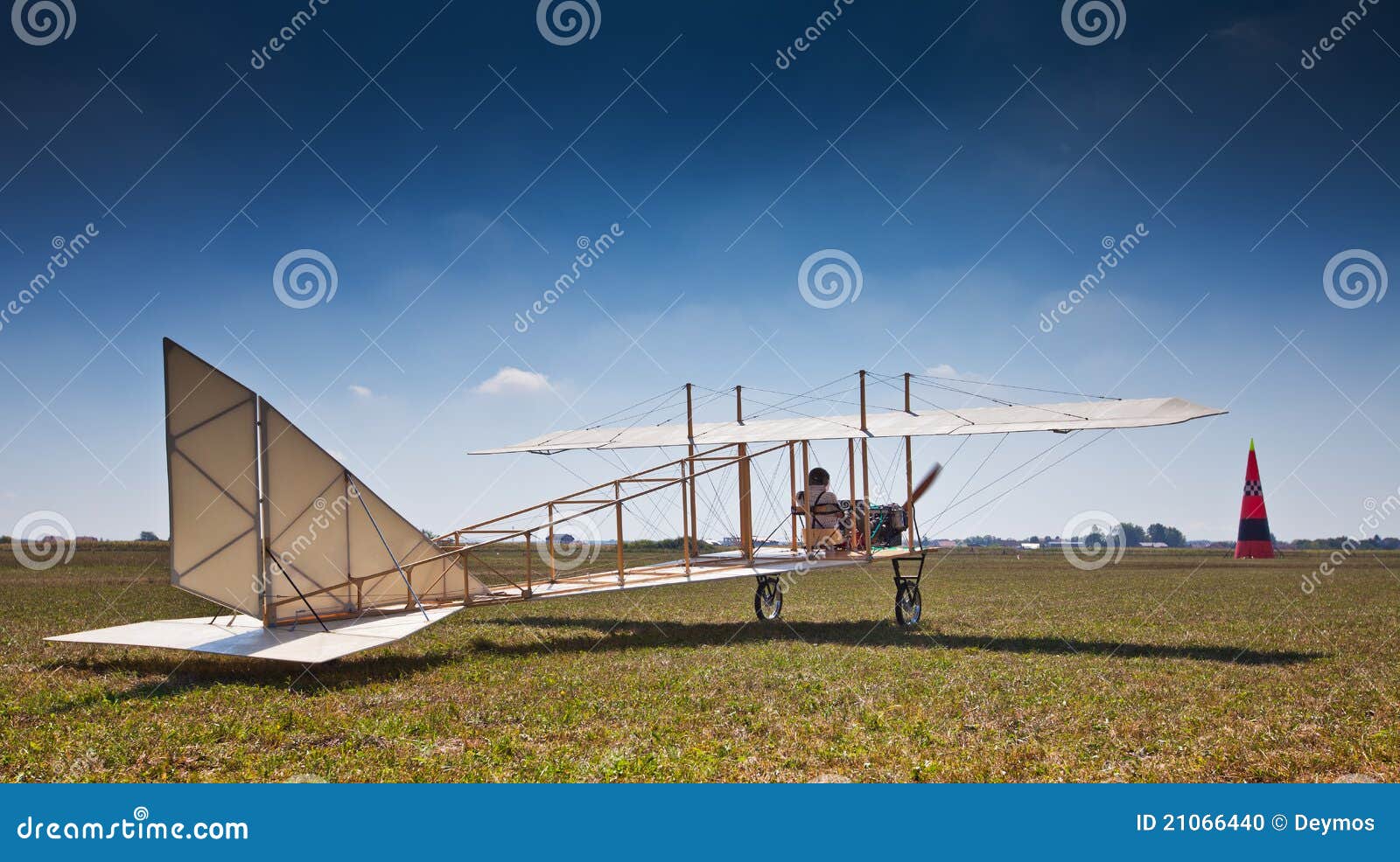 Reproduction D'un Vieil Avion Photo stock - Image du image, rétro: 21066440