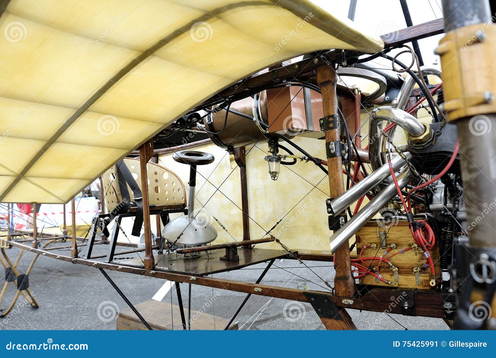 Reproduction du Bleriot XI photo éditorial. Image du aérodrome - 75425991