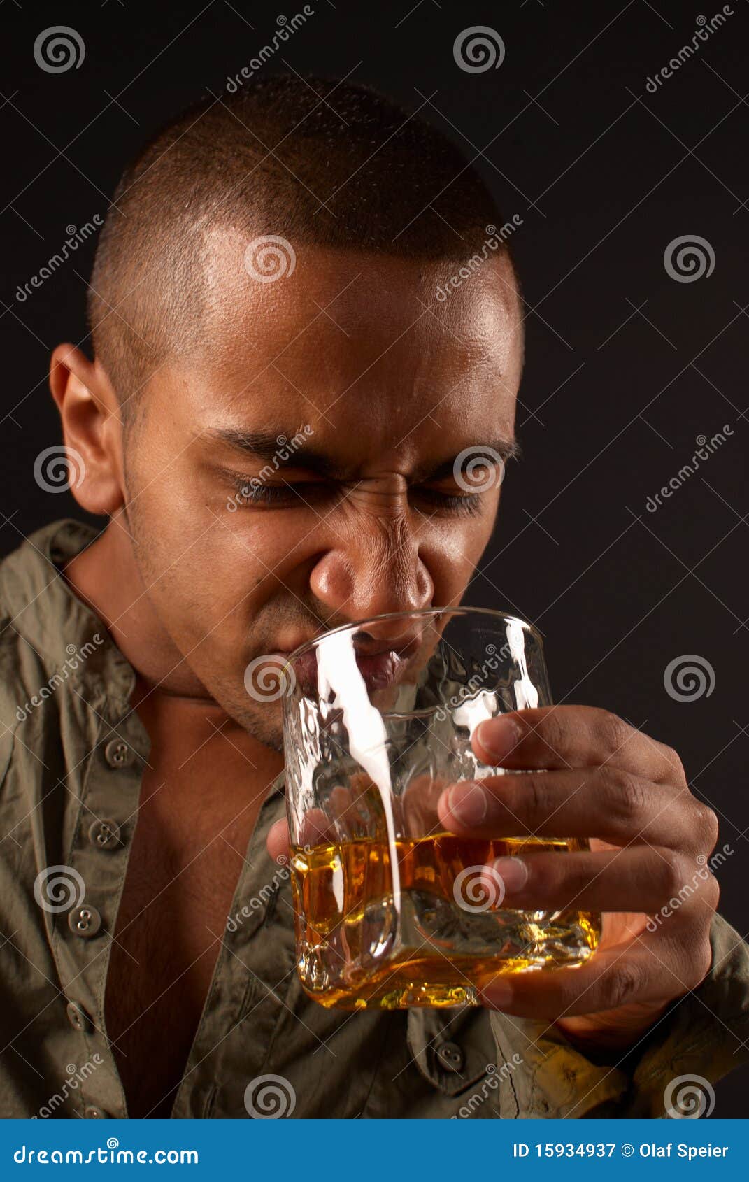 Repugnância imagem de stock. Imagem de jovem, oriental - 15934937