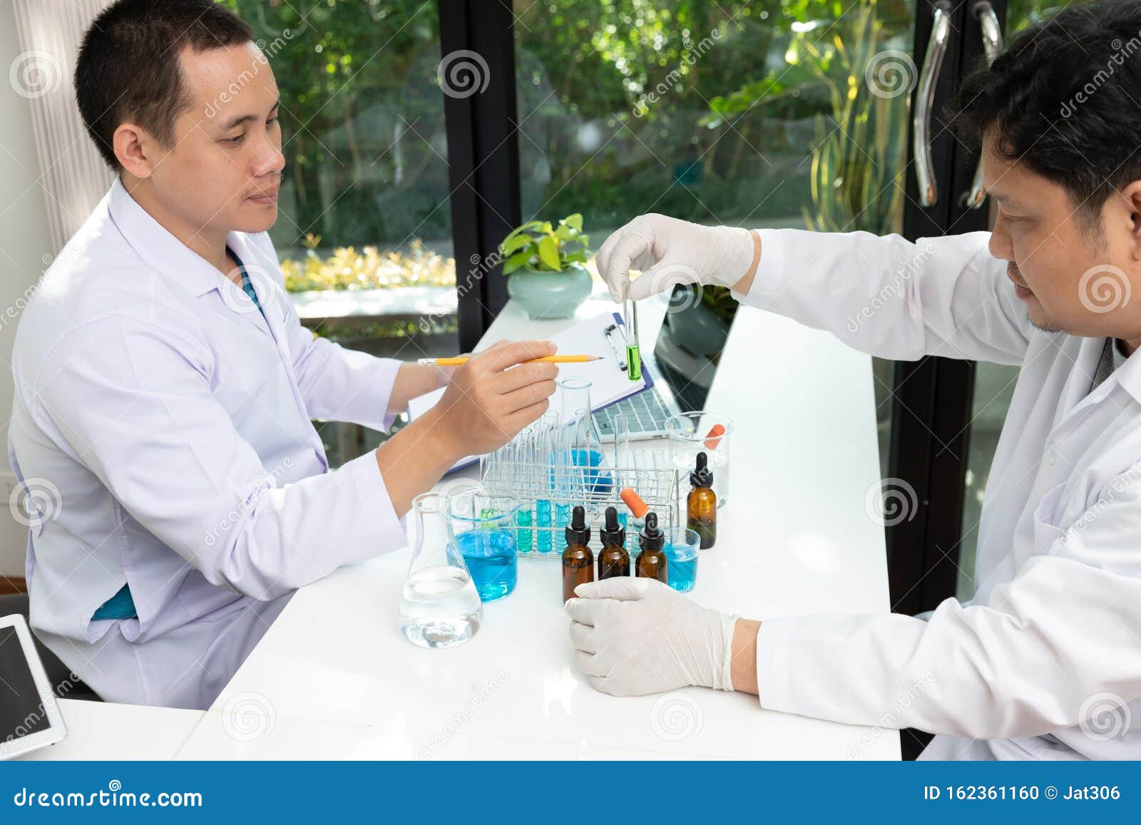 Research and Development Concept, Laboratory Scientist Working at Lab ...