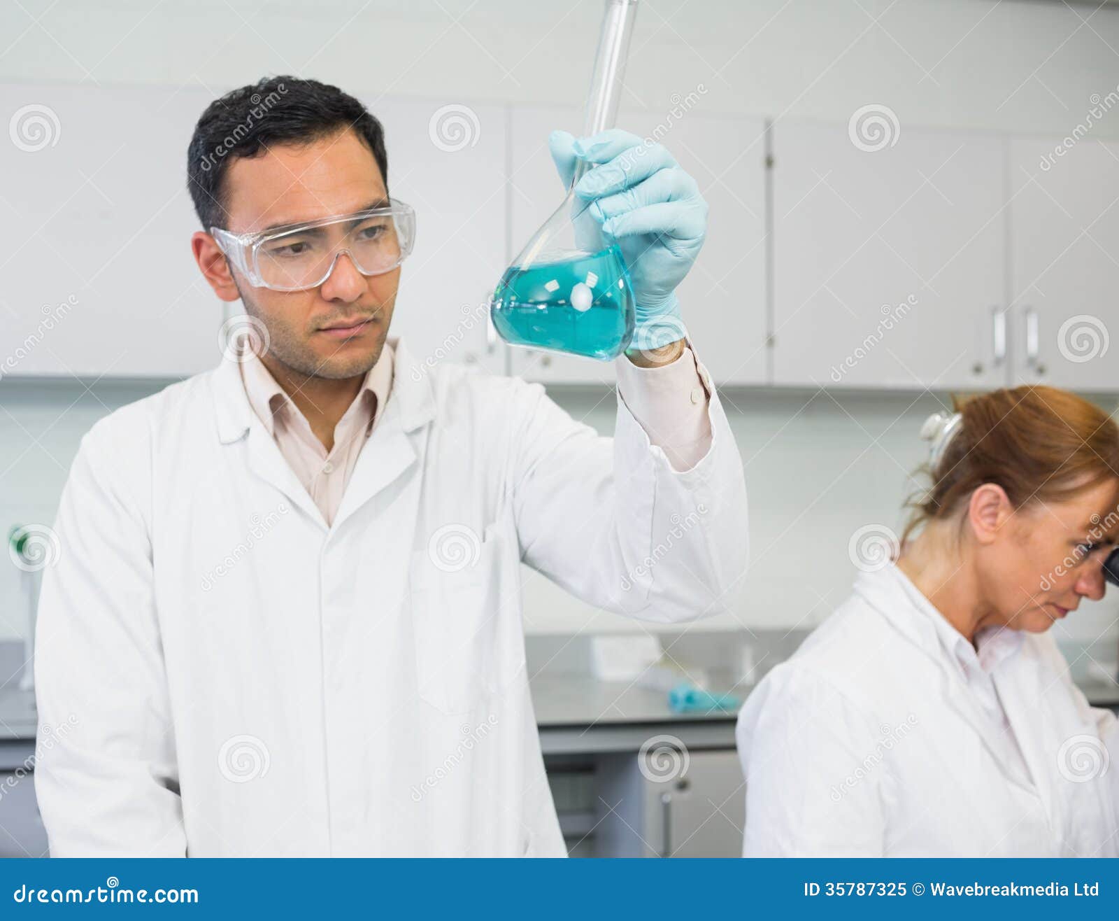 Researcher Experimenting in the Lab Stock Image - Image of people ...