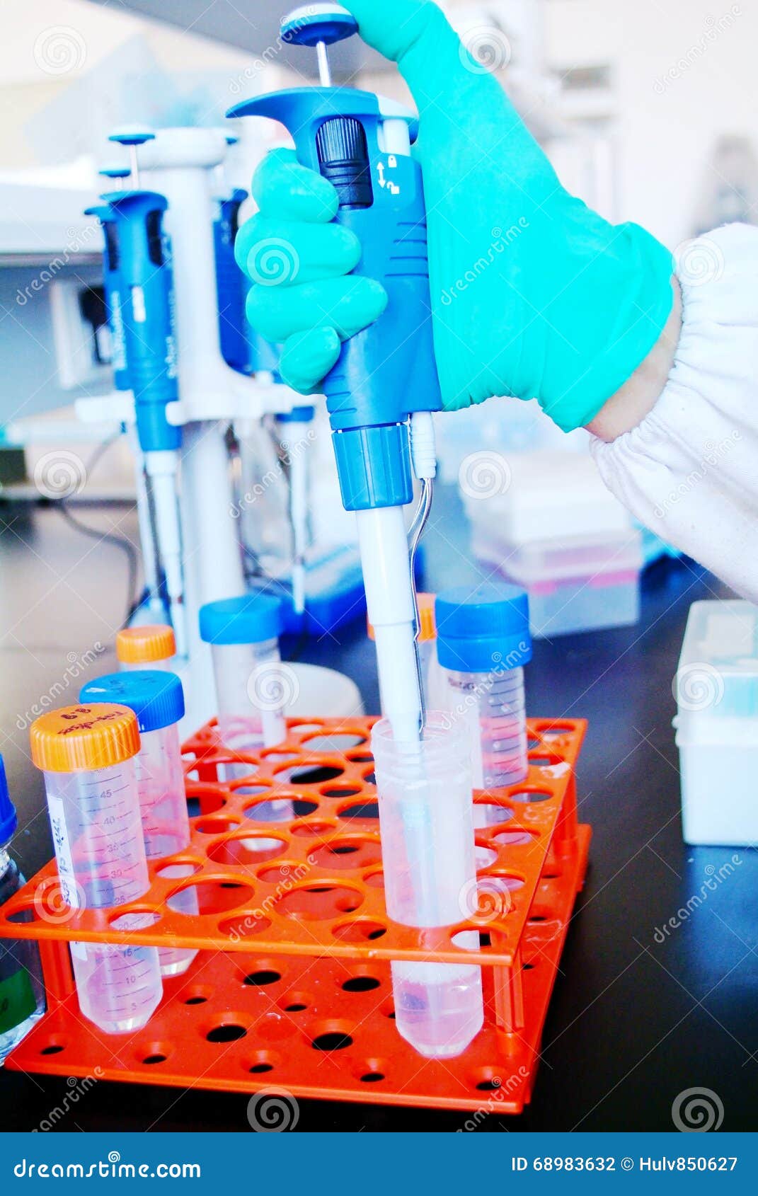 Researcher Use Transfer Liquid Gun Stock Photo - Image of biochemistry ...