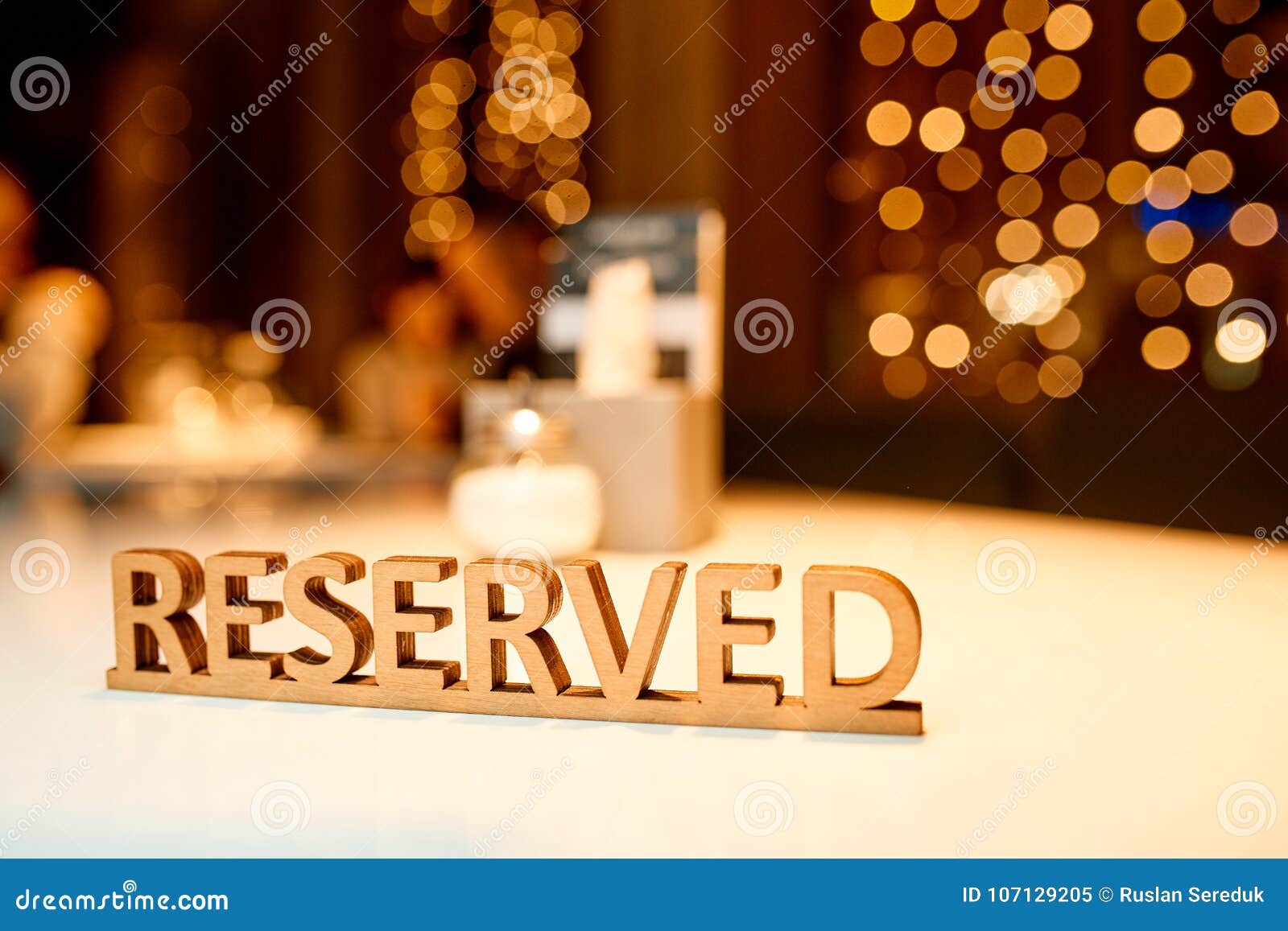 Reservado a tabela imagem de stock. Imagem de exclusivo - 107129205