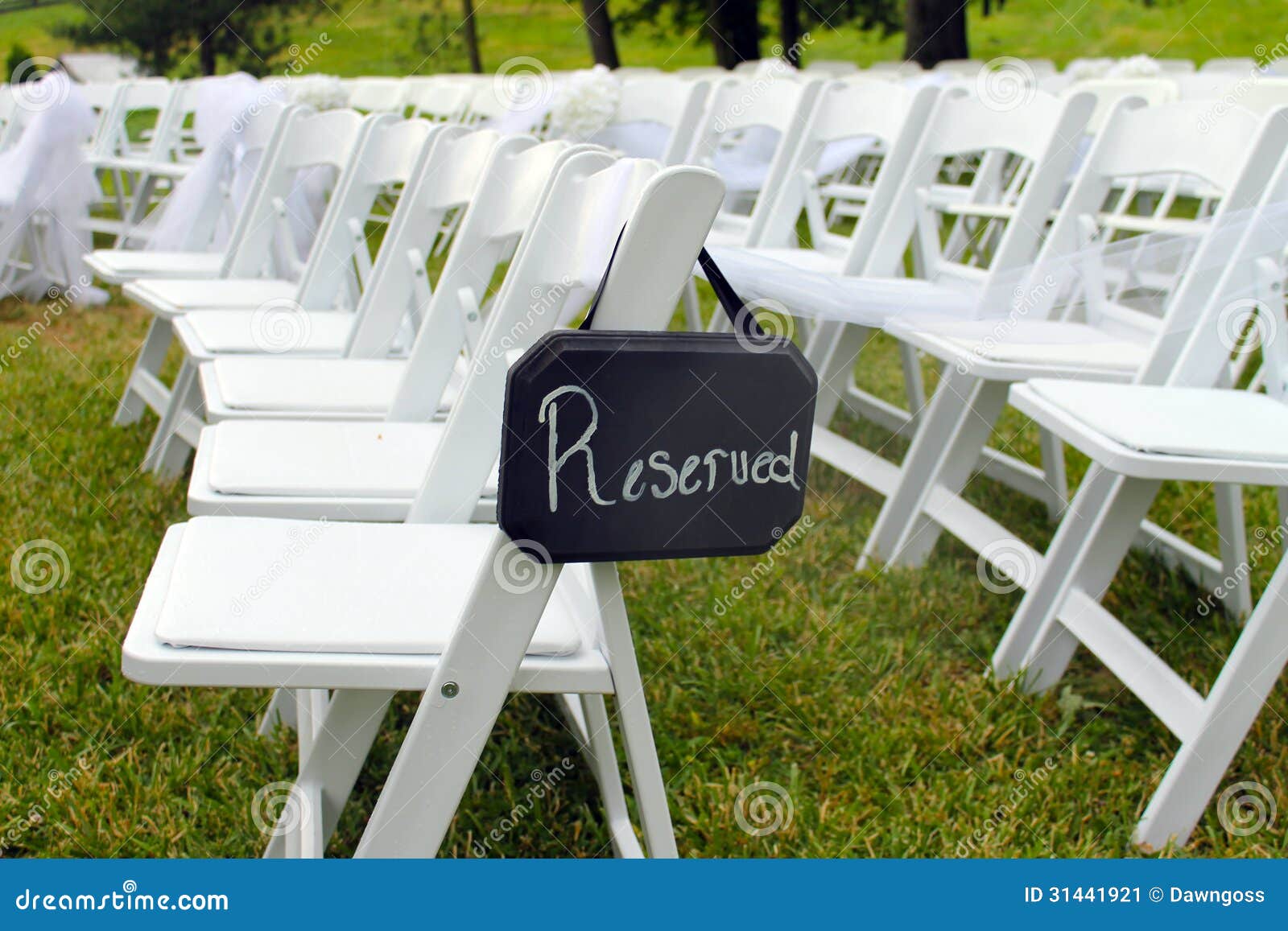 Reserverat Tecken På Utomhus- Bröllop Fotografering för Bildbyråer ...