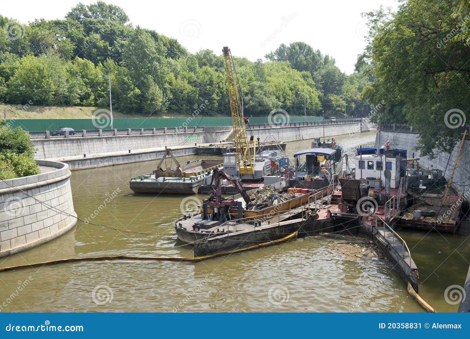 Reservoir cleaning editorial photo. Image of nature, clean - 20358831